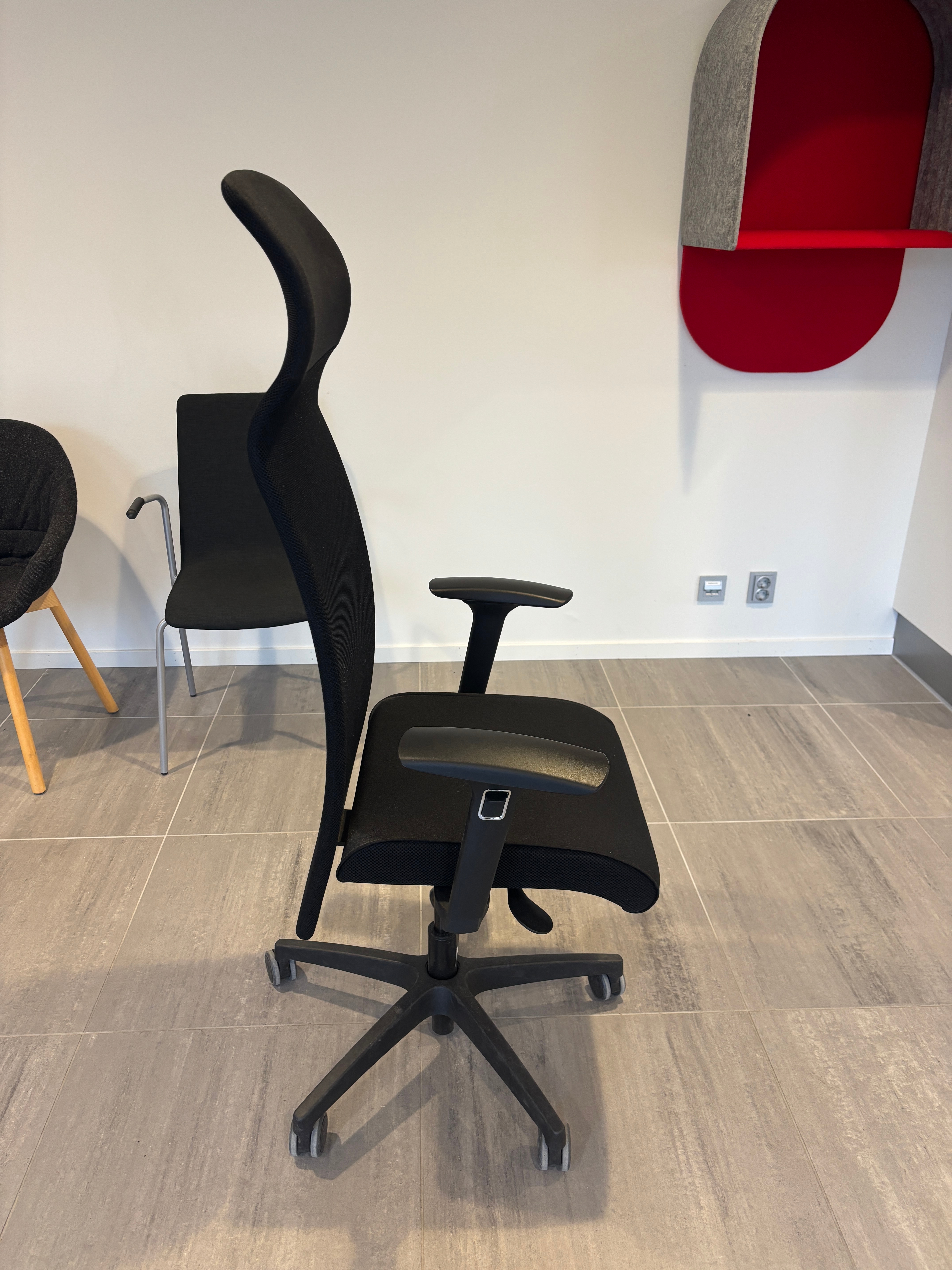 Solium office chair with armrests - PS Auction - We value the future ...