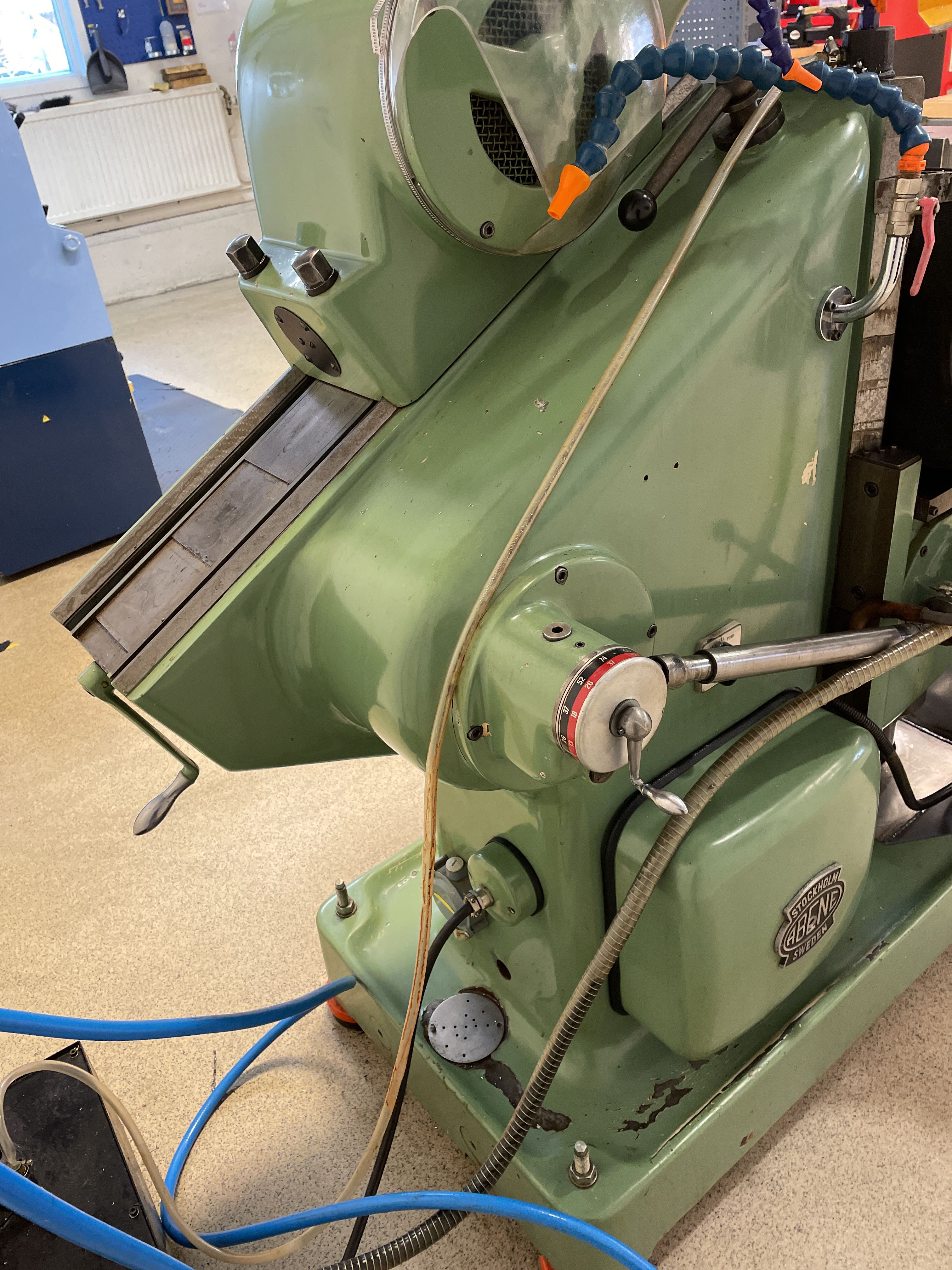 Fräs ABENE VHF3 med verktyg & arbetsbänk - Auktioner online ...