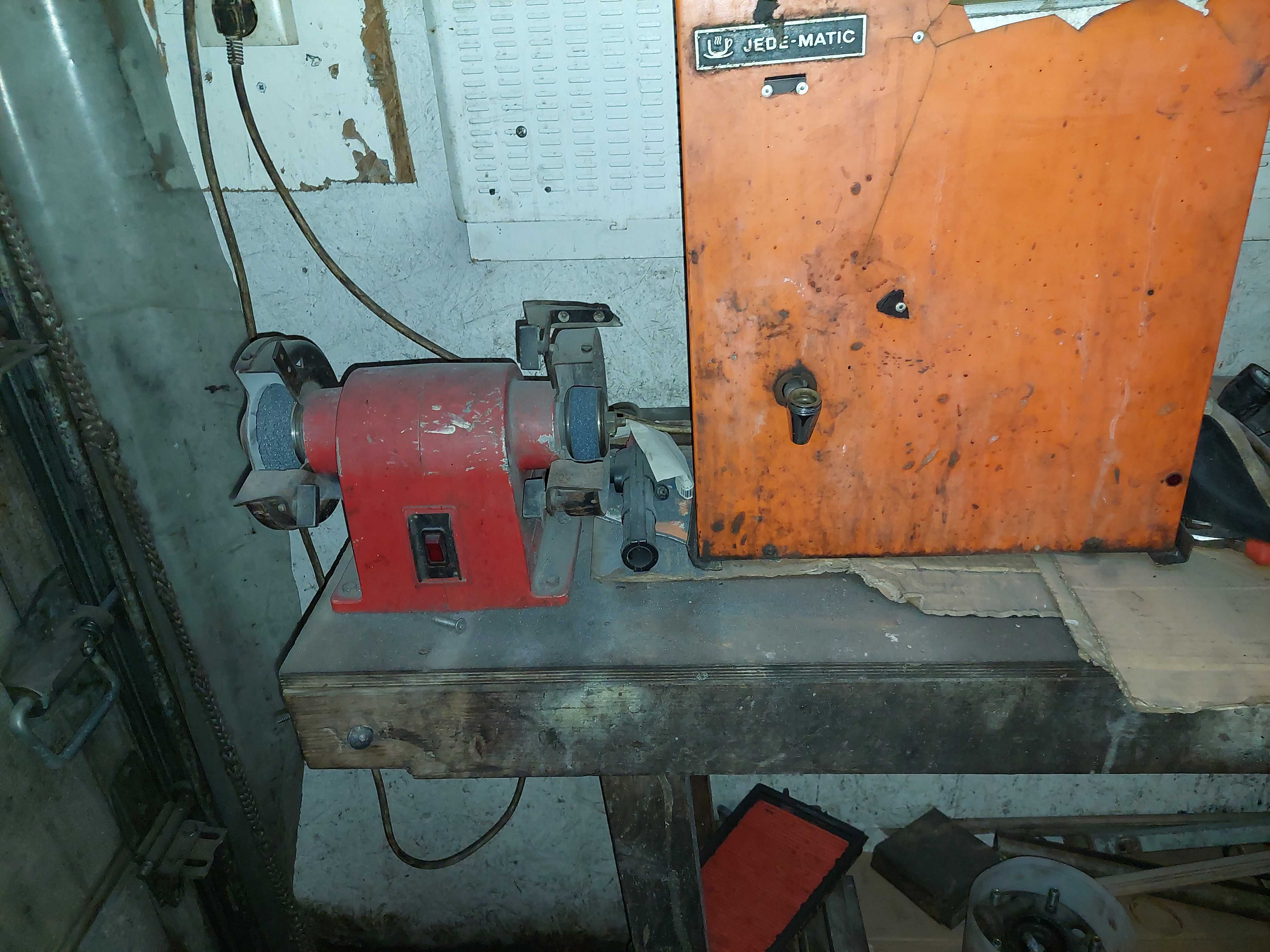 Workbench with MIG welding, bench grinder etc - PS Auction - We value ...