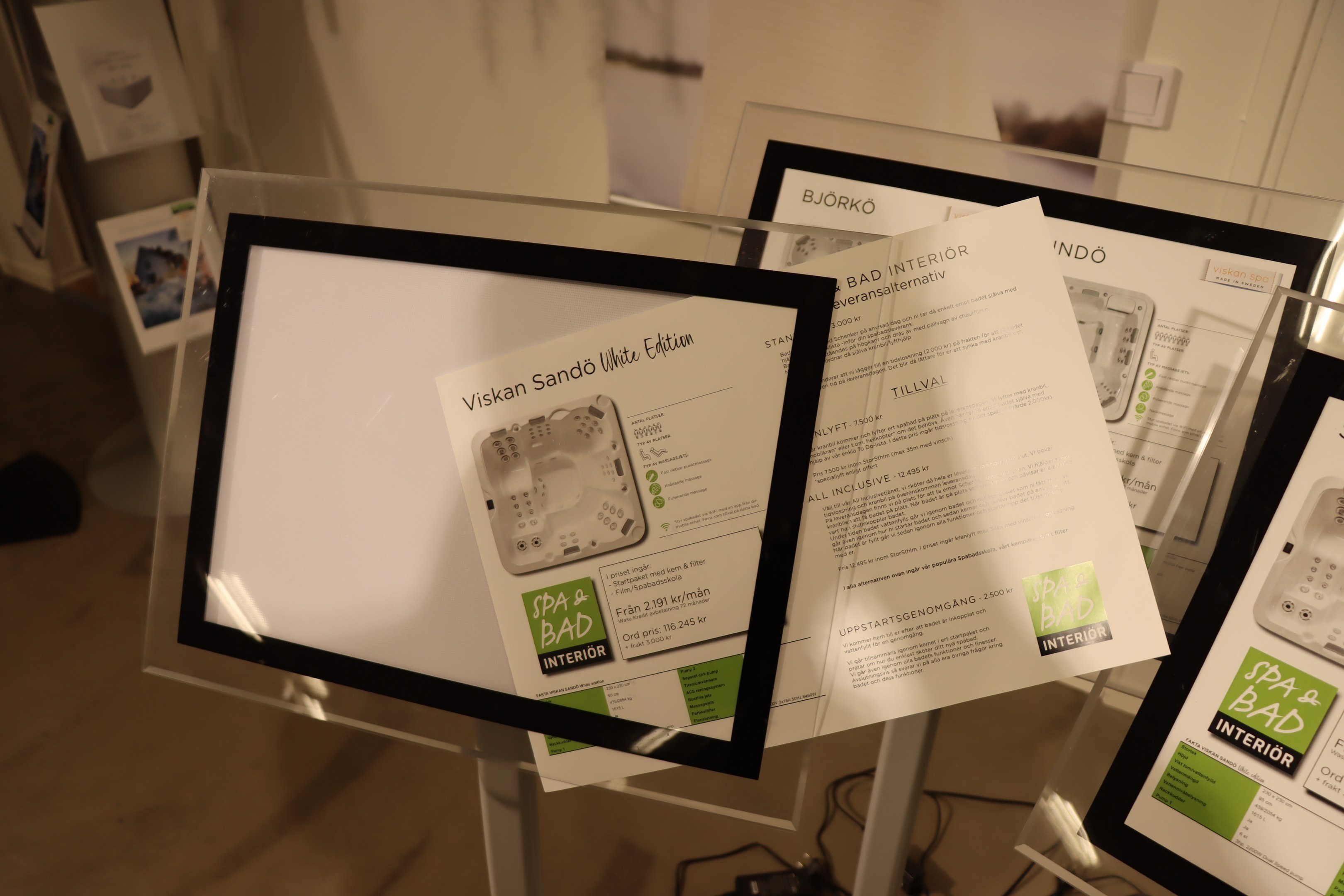 4 display displays with lighting - PS Auction - We value the future ...