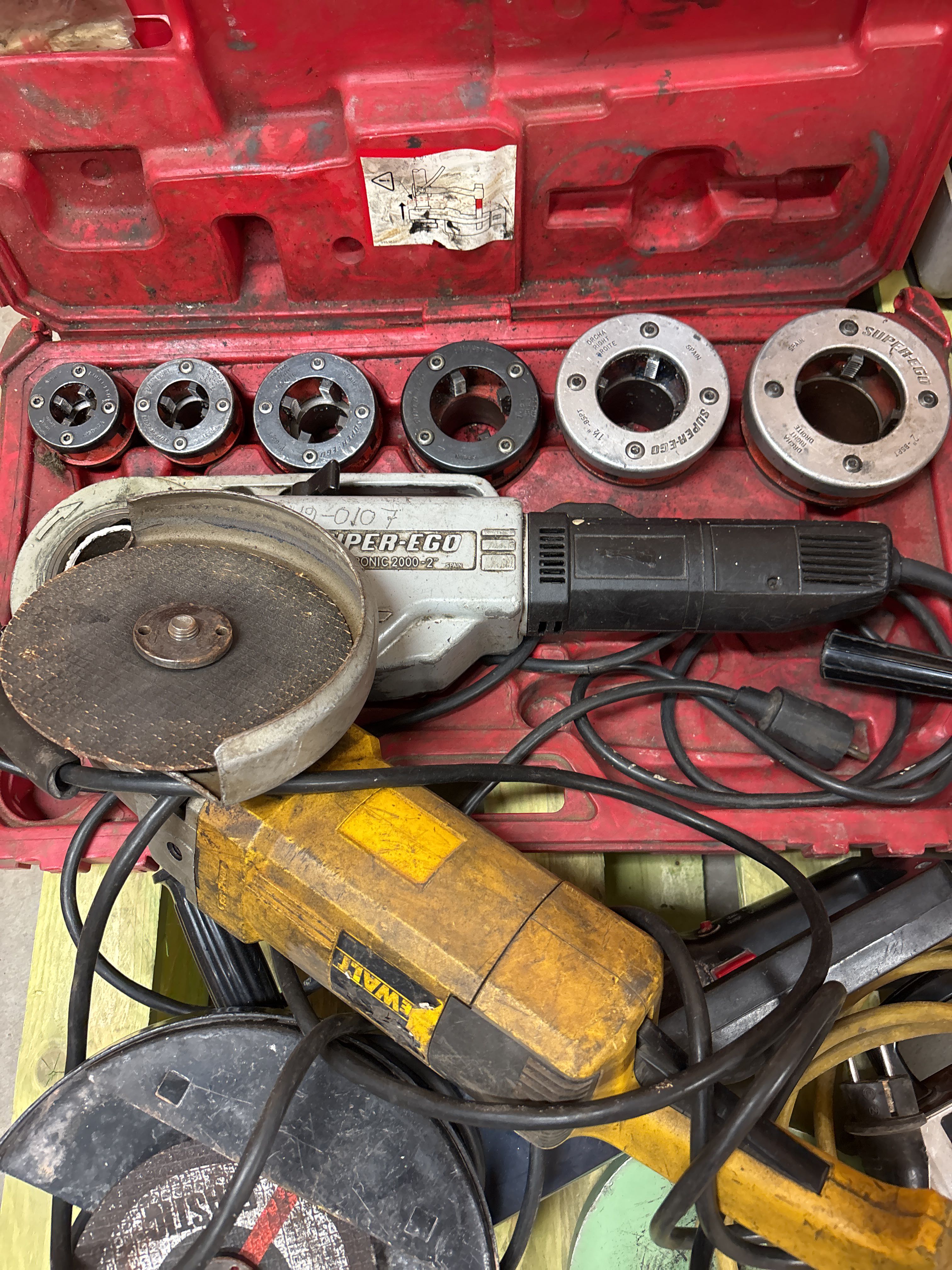 Pallet with power tools, threading machine and accessories - PS Auction ...