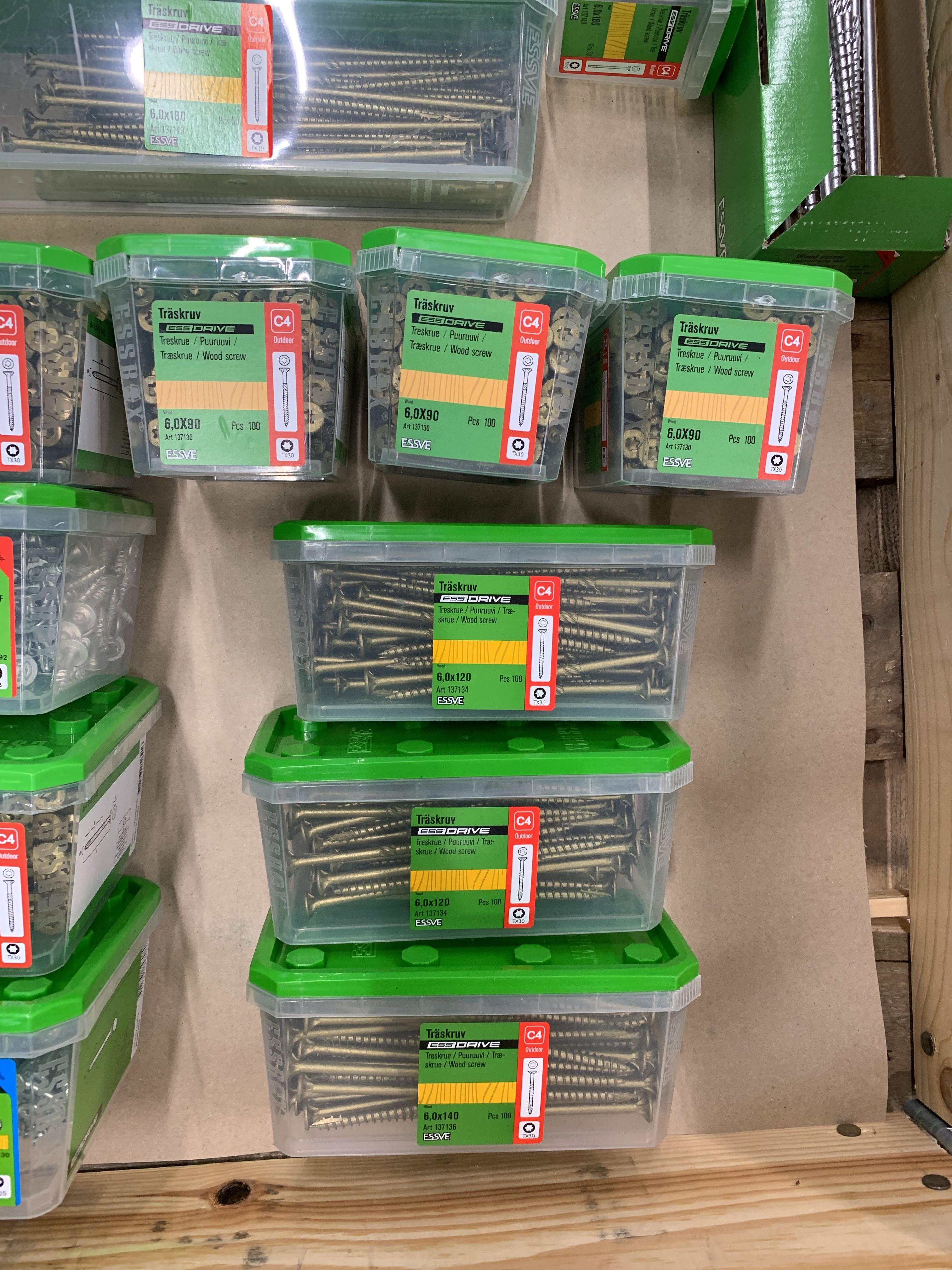 Assortment with wood screws Essve - PS Auction - We value the future ...