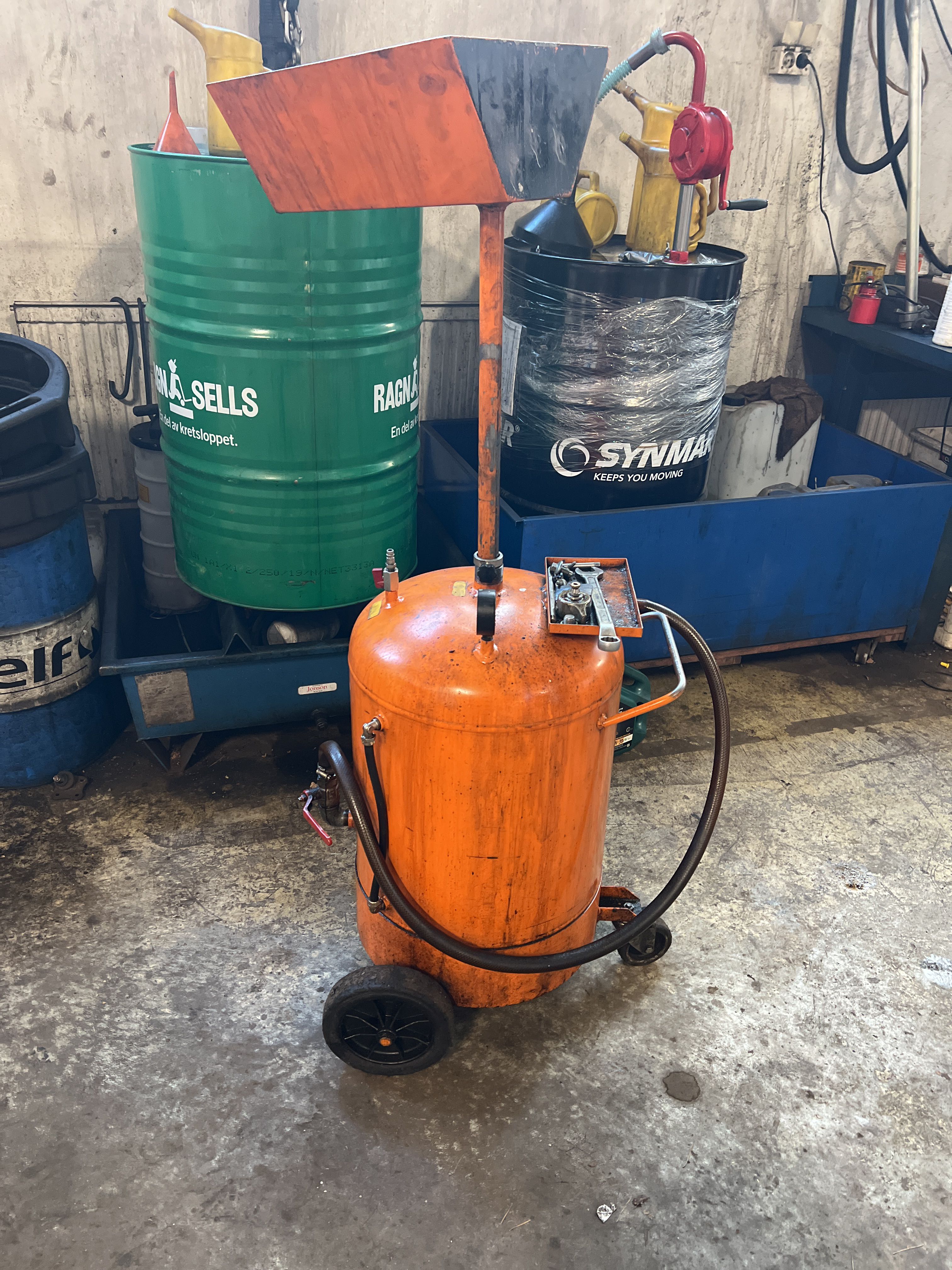 Spill racks and oil collectors - PS Auction - We value the future ...