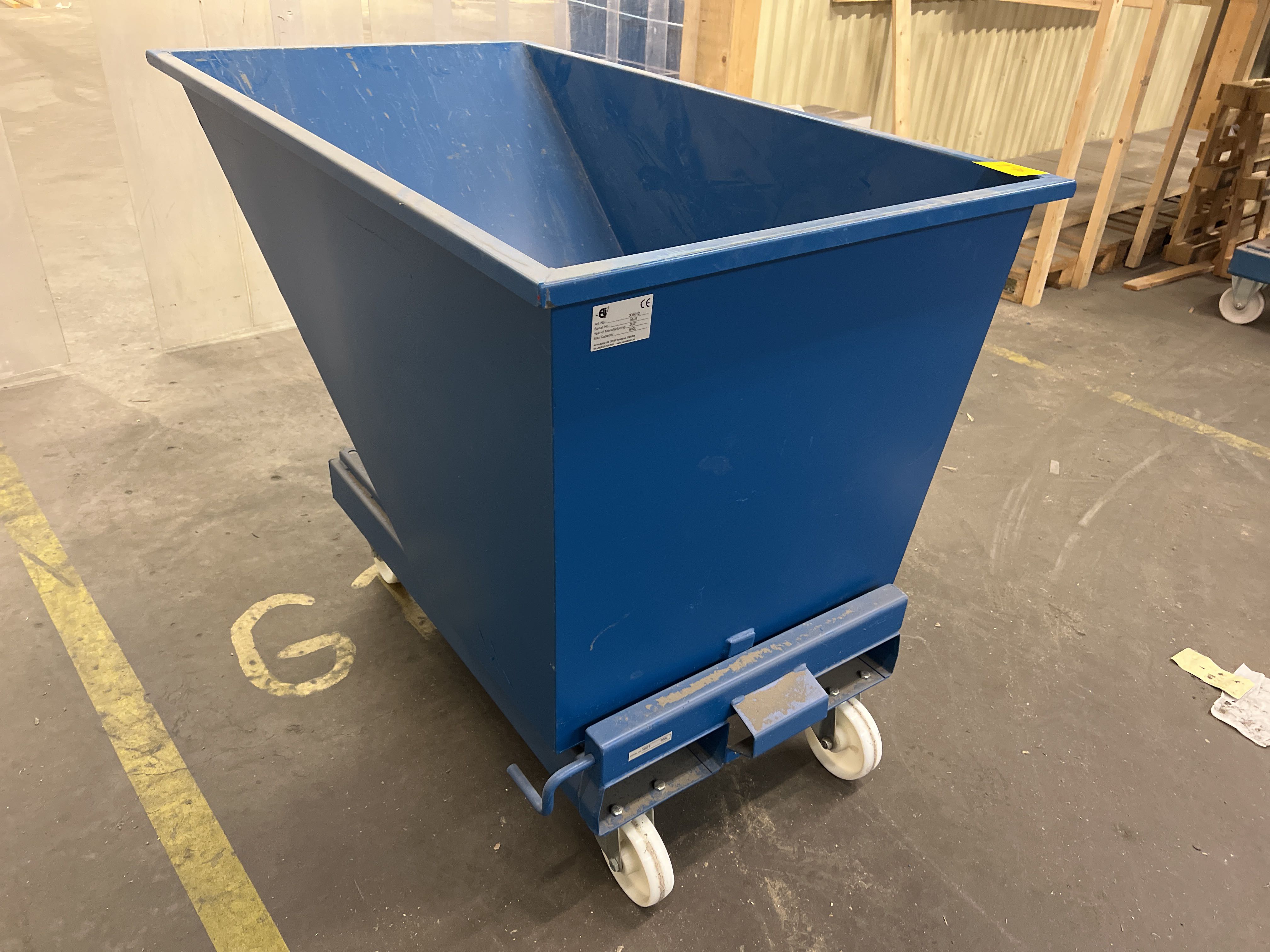 Dump container on wheels - PS Auction - We value the future - Largest ...