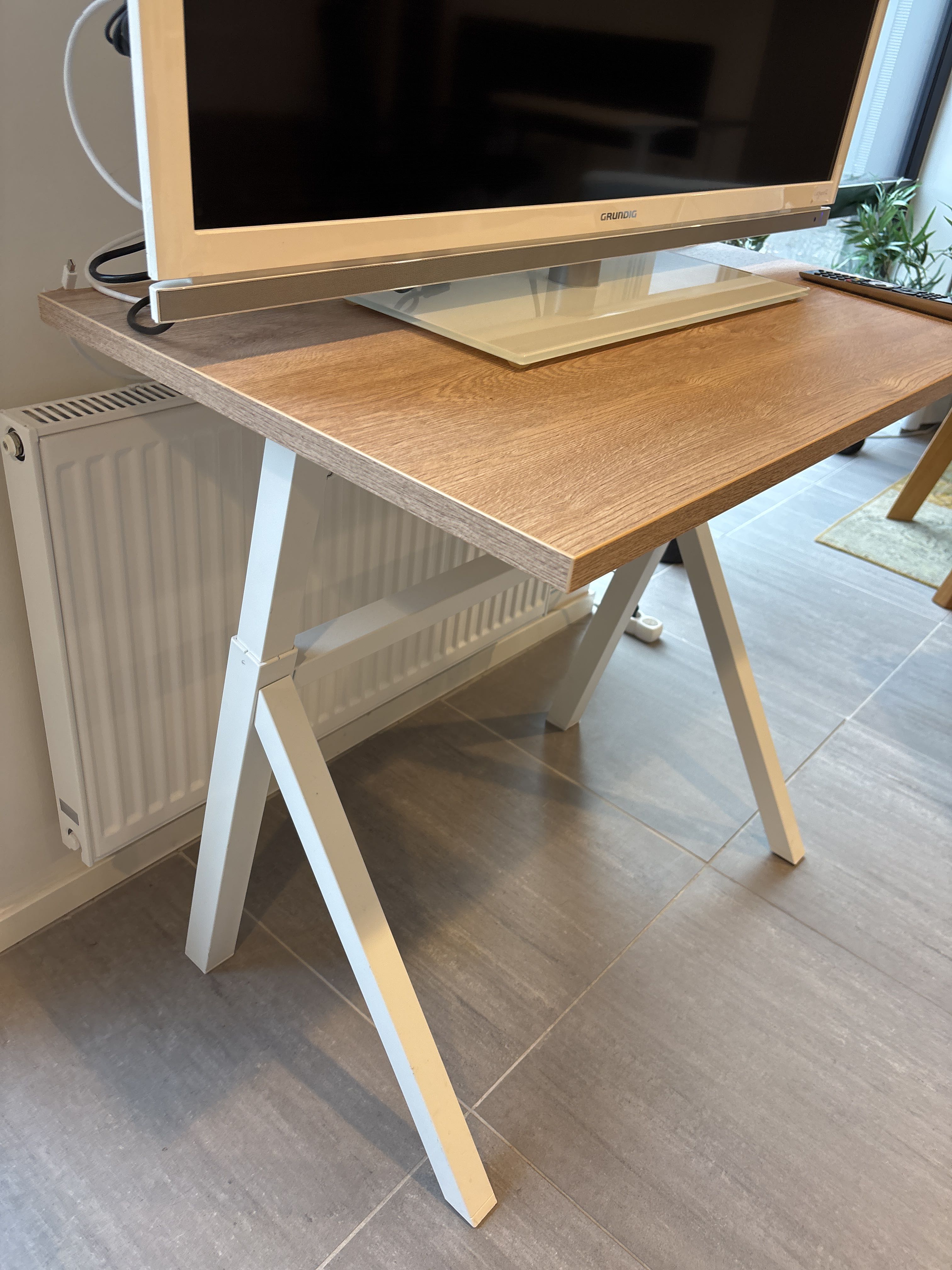 Gas-powered height-adjustable table Revolution One-G - PS Auction - We ...