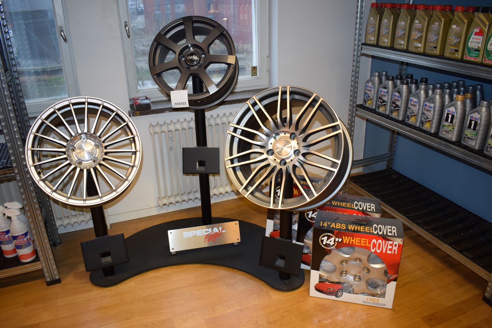 Exposure rack for rims and 3 kart with wheel sides - PS Auction - We ...