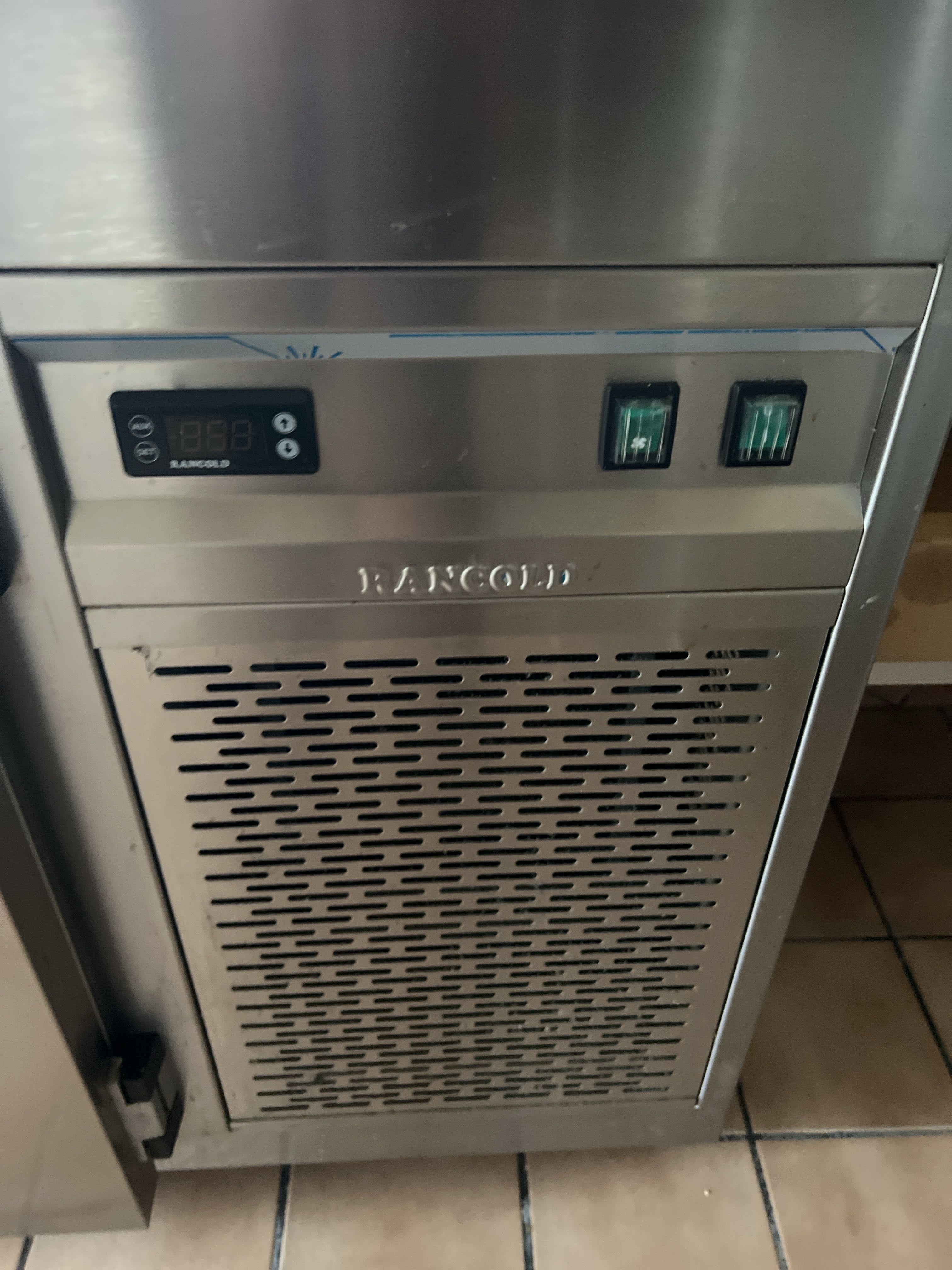 Pizza cooler with chute & 3 doors - PS Auction - We value the future ...