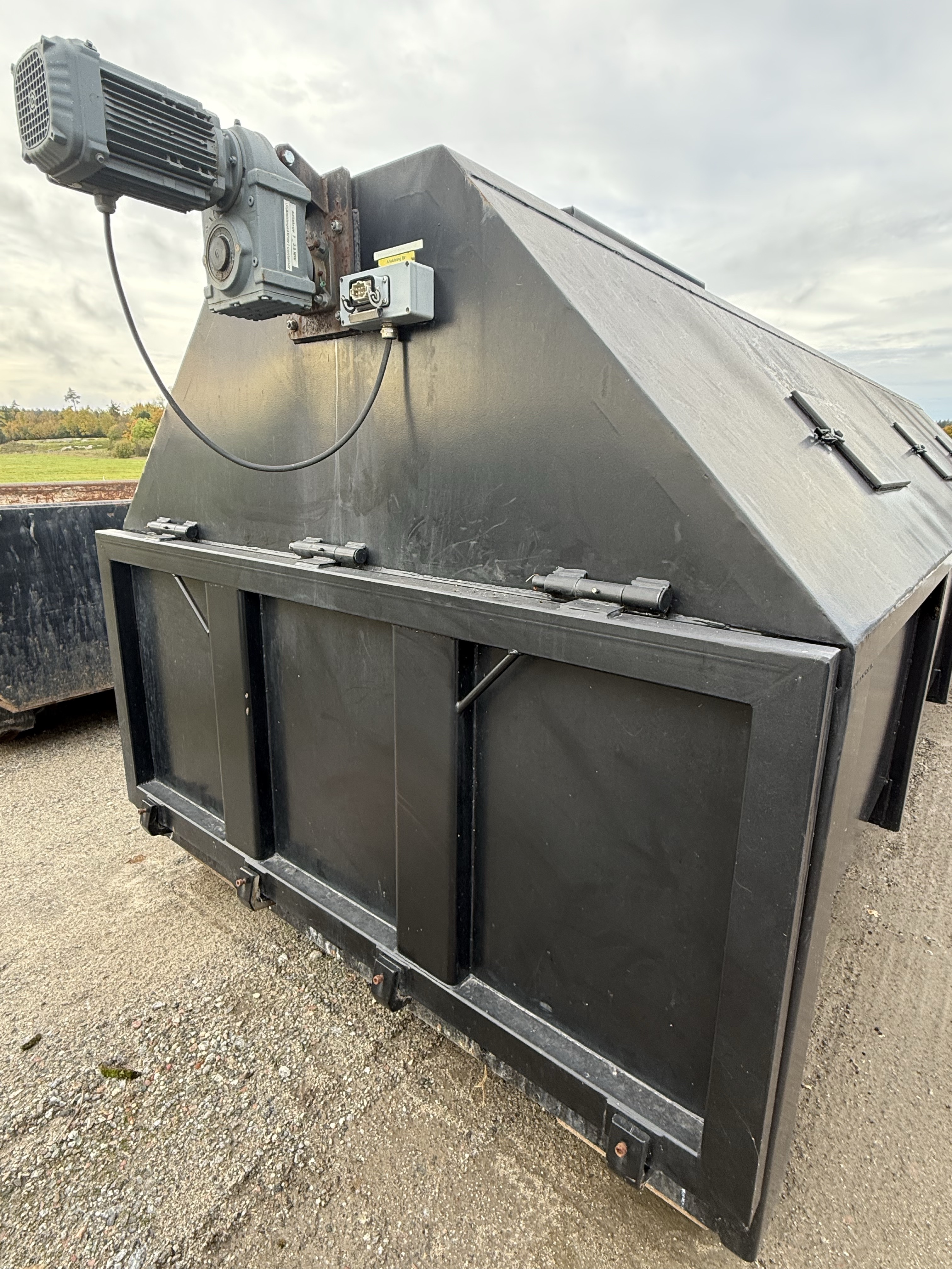 Ash container Demountable loader with feed screw - PS Auction - We ...