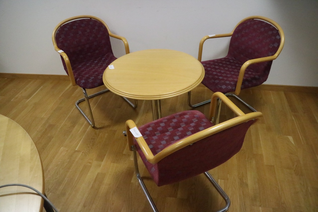 Visitor group with round table and 3 chairs - PS Auction - We value the ...