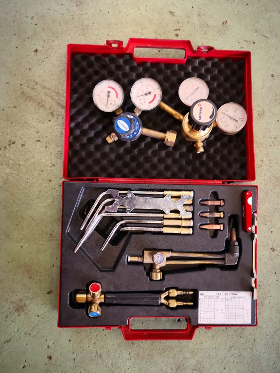 AGA X11 Original & gas regulators - PS Auction - We value the future ...