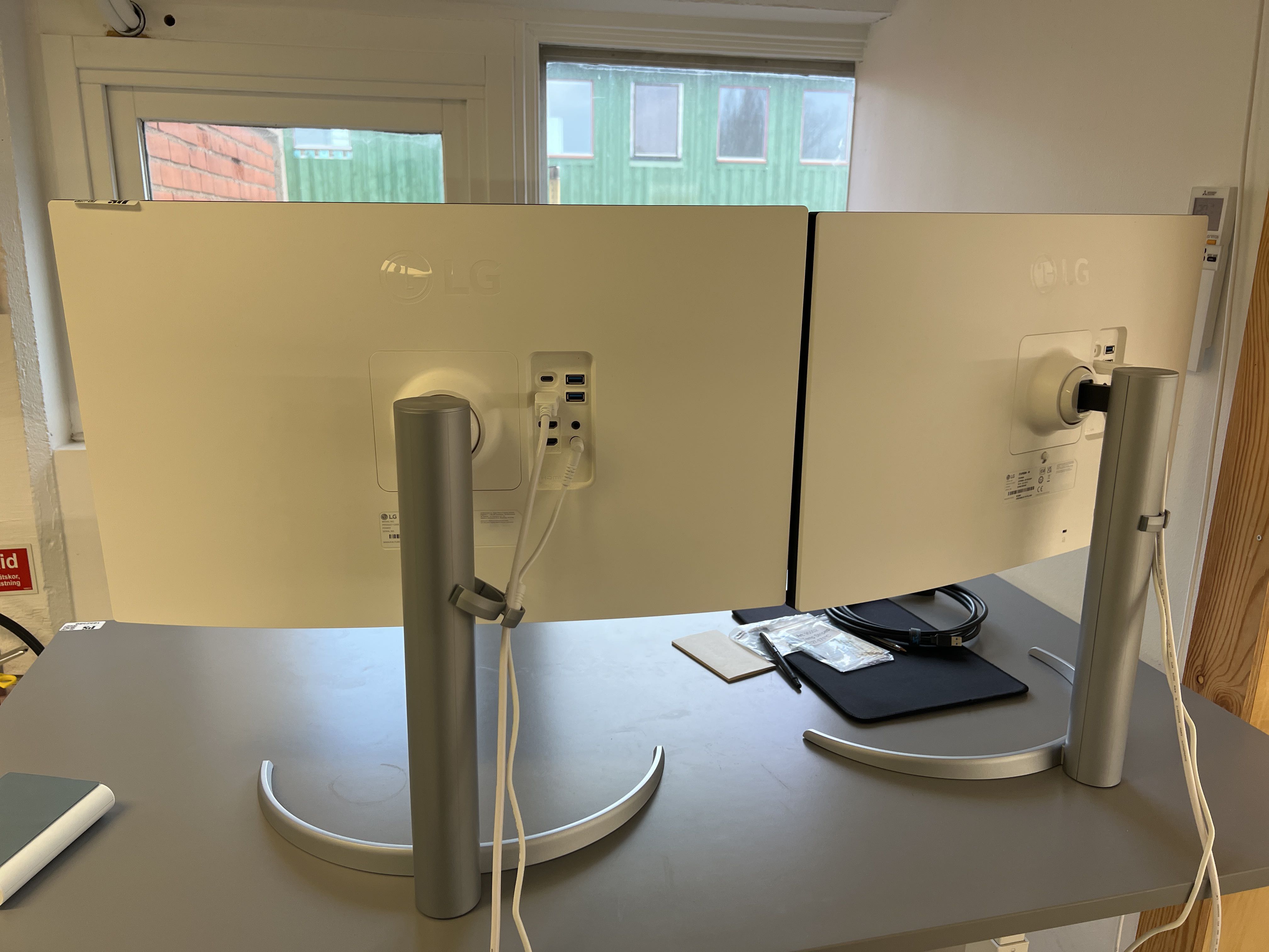 Datorskärmar 2st 27" LG 27UP850N-W - Auktioner online - Nätauktioner ...