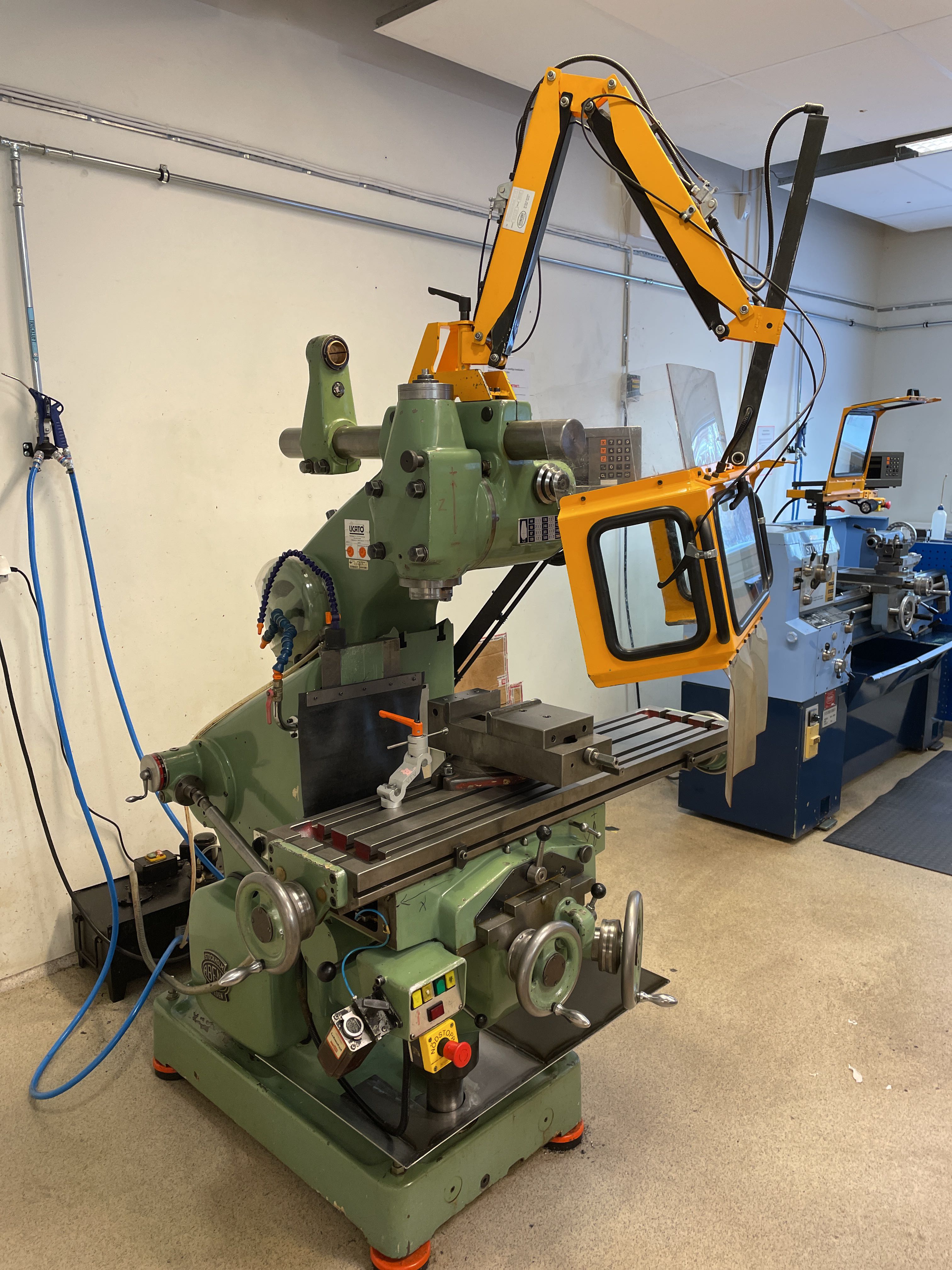 Fräs ABENE VHF3 med verktyg & arbetsbänk - Auktioner online ...