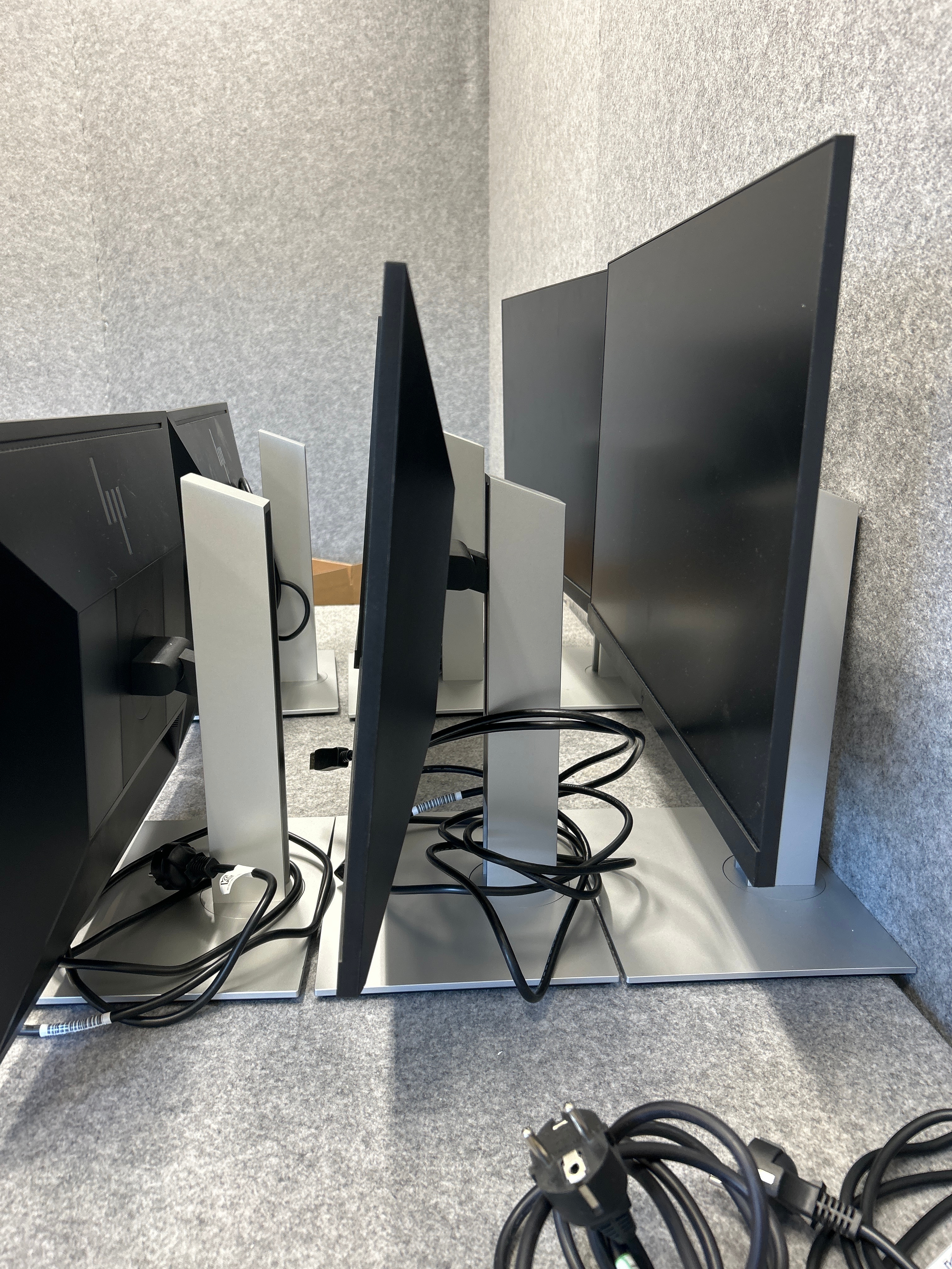 Datorskärmar 6st 24” - HP EliteDisplay E24i G4 - Auktioner online ...