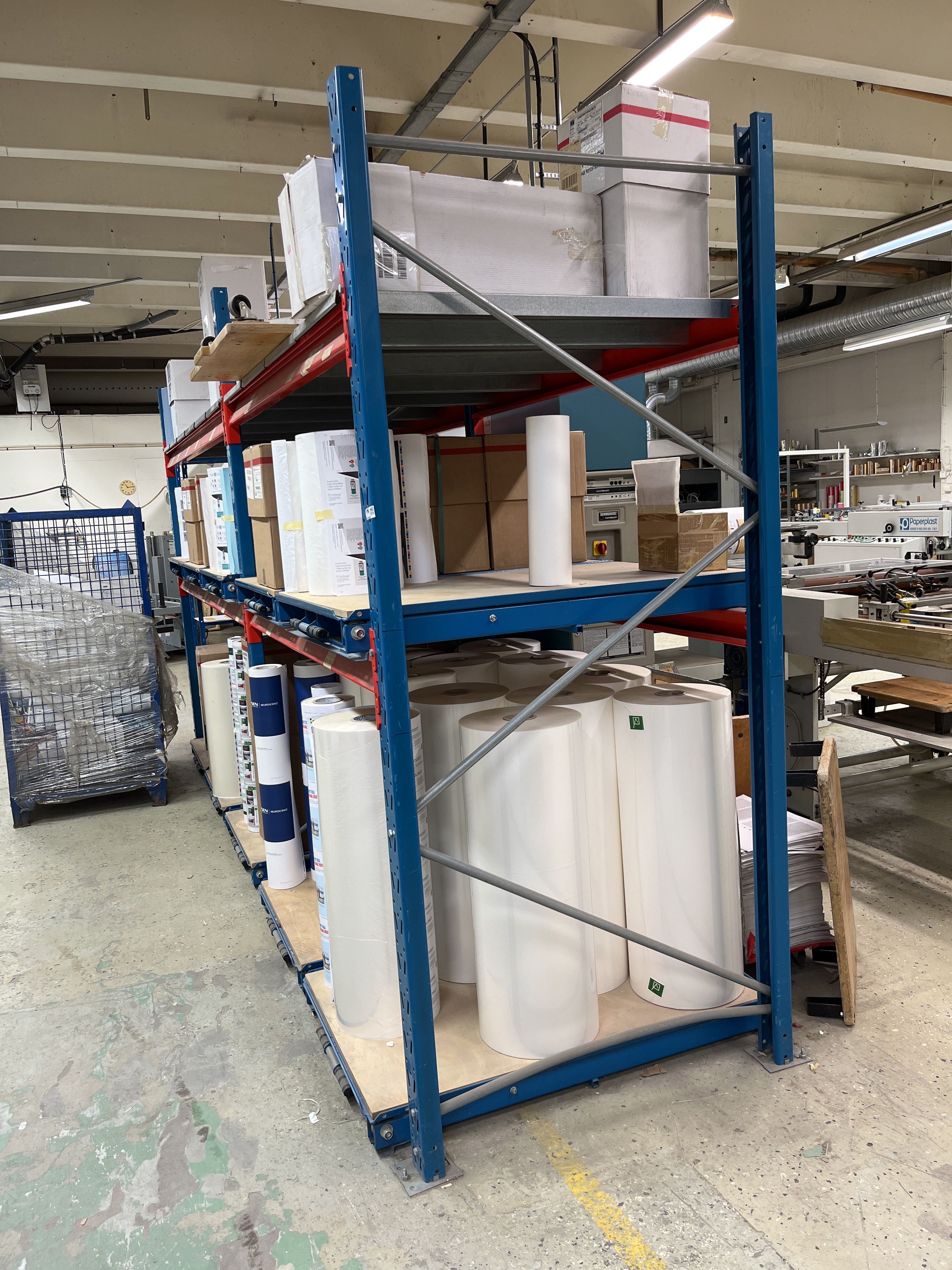 Pallstallage Med Utdragsbara Plan - 2 Sektioner - Auktioner online ...