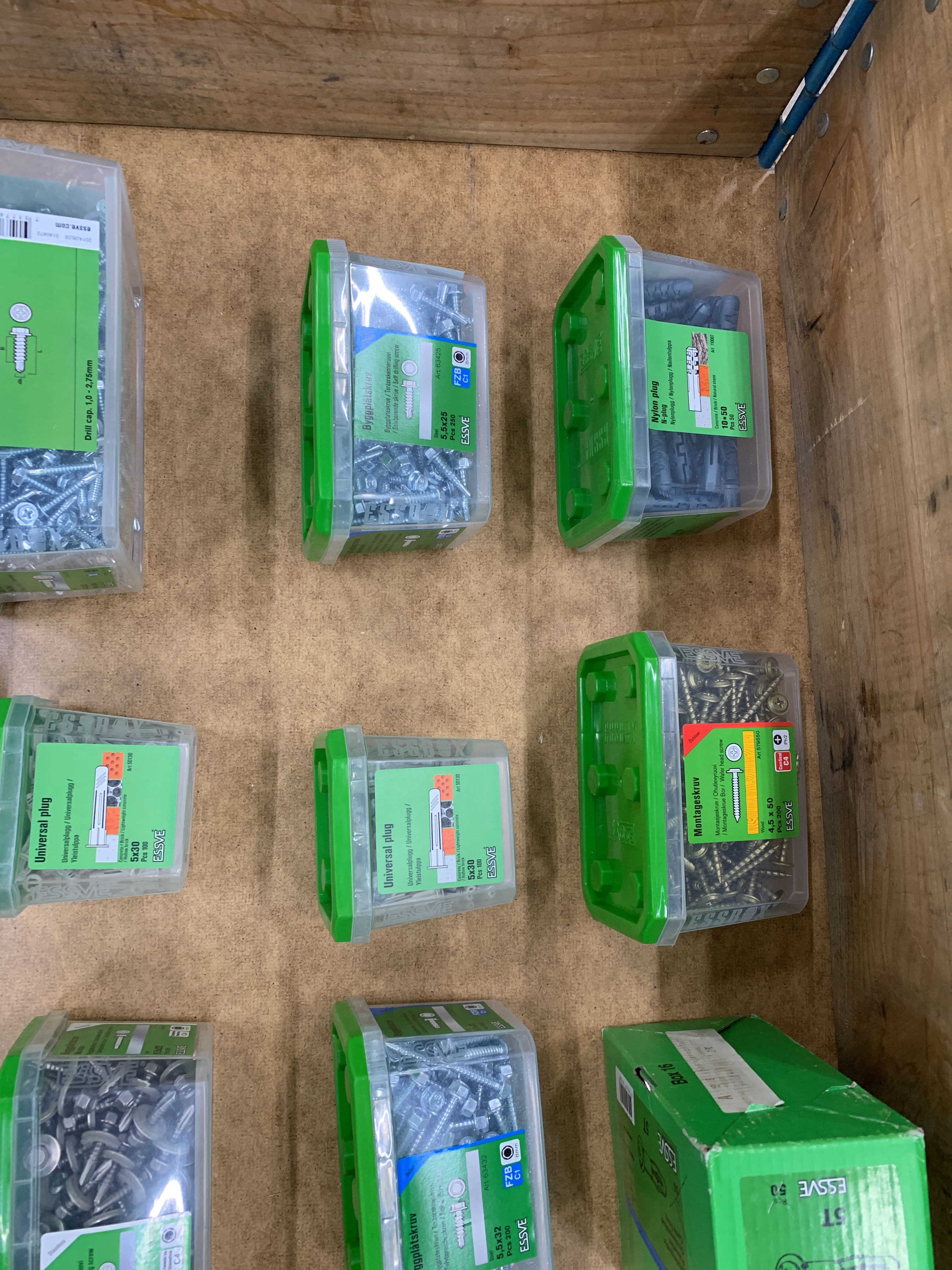 Essve Screw Assortment - PS Auction - We value the future - Largest in ...