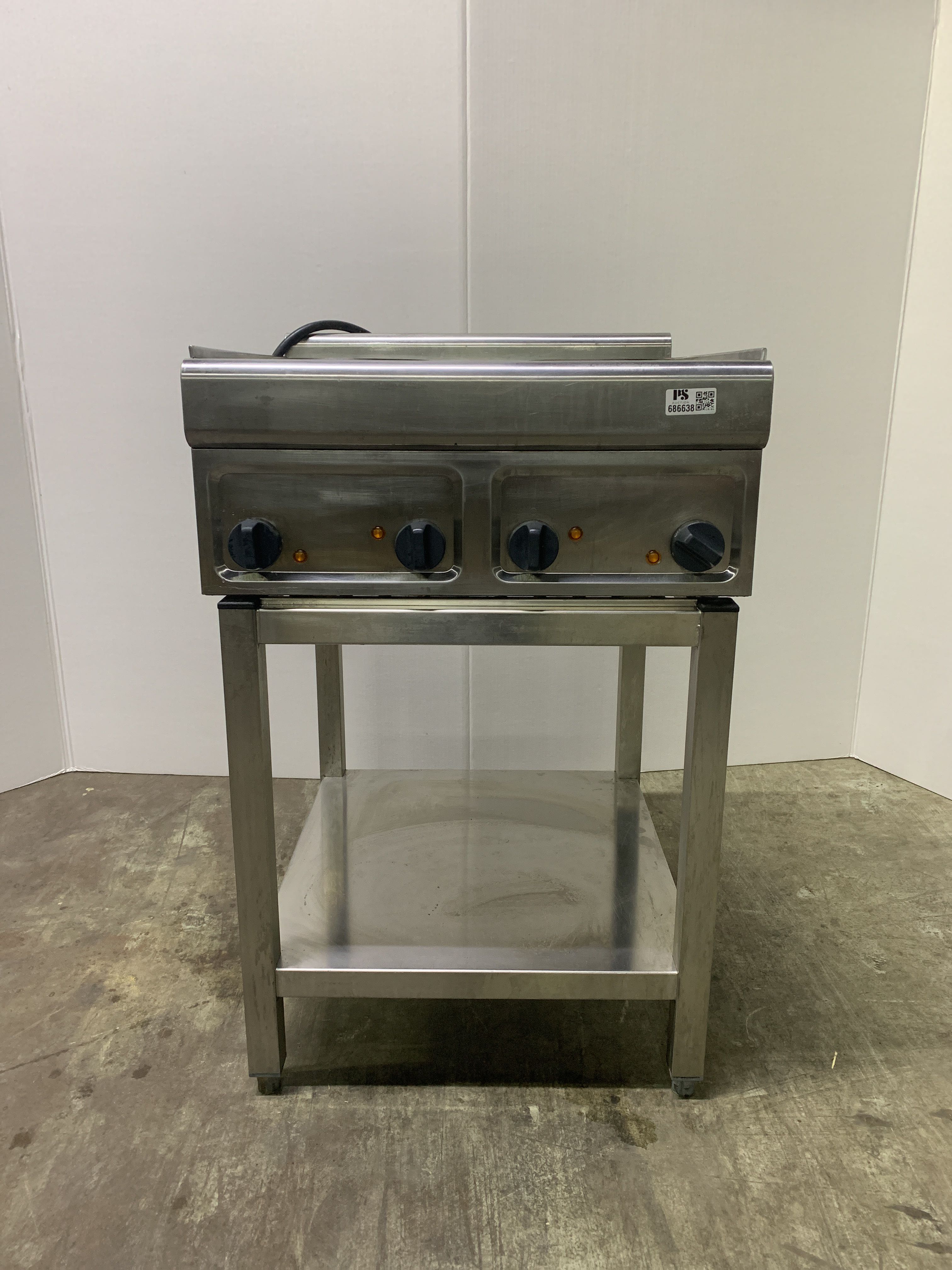 Bench stove 4 tiles on floor stand with lower shelf - PS Auction - We ...