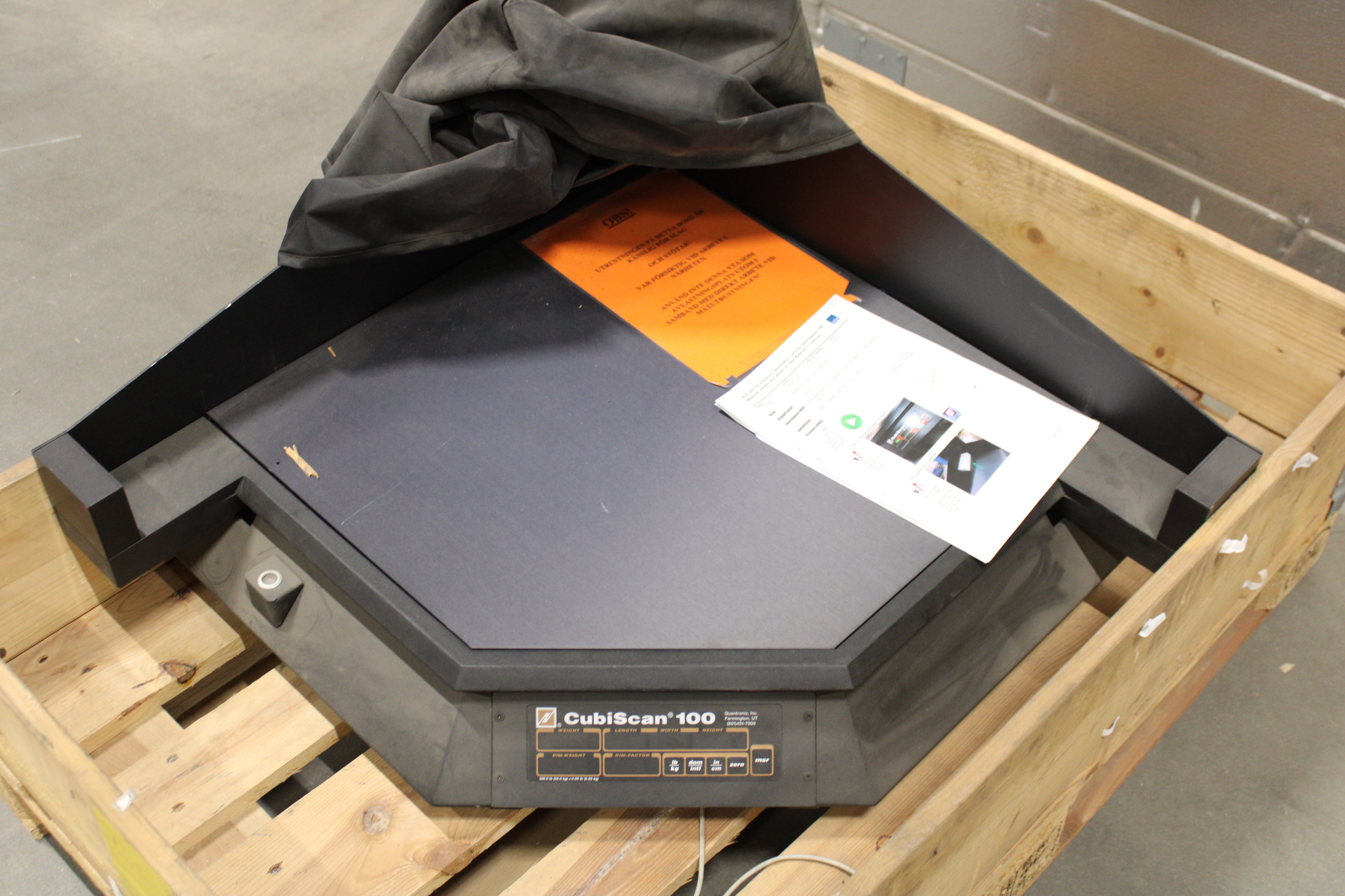 Volumetric meter with scale - Quantronix CubiScan 100-L - PS Auction ...