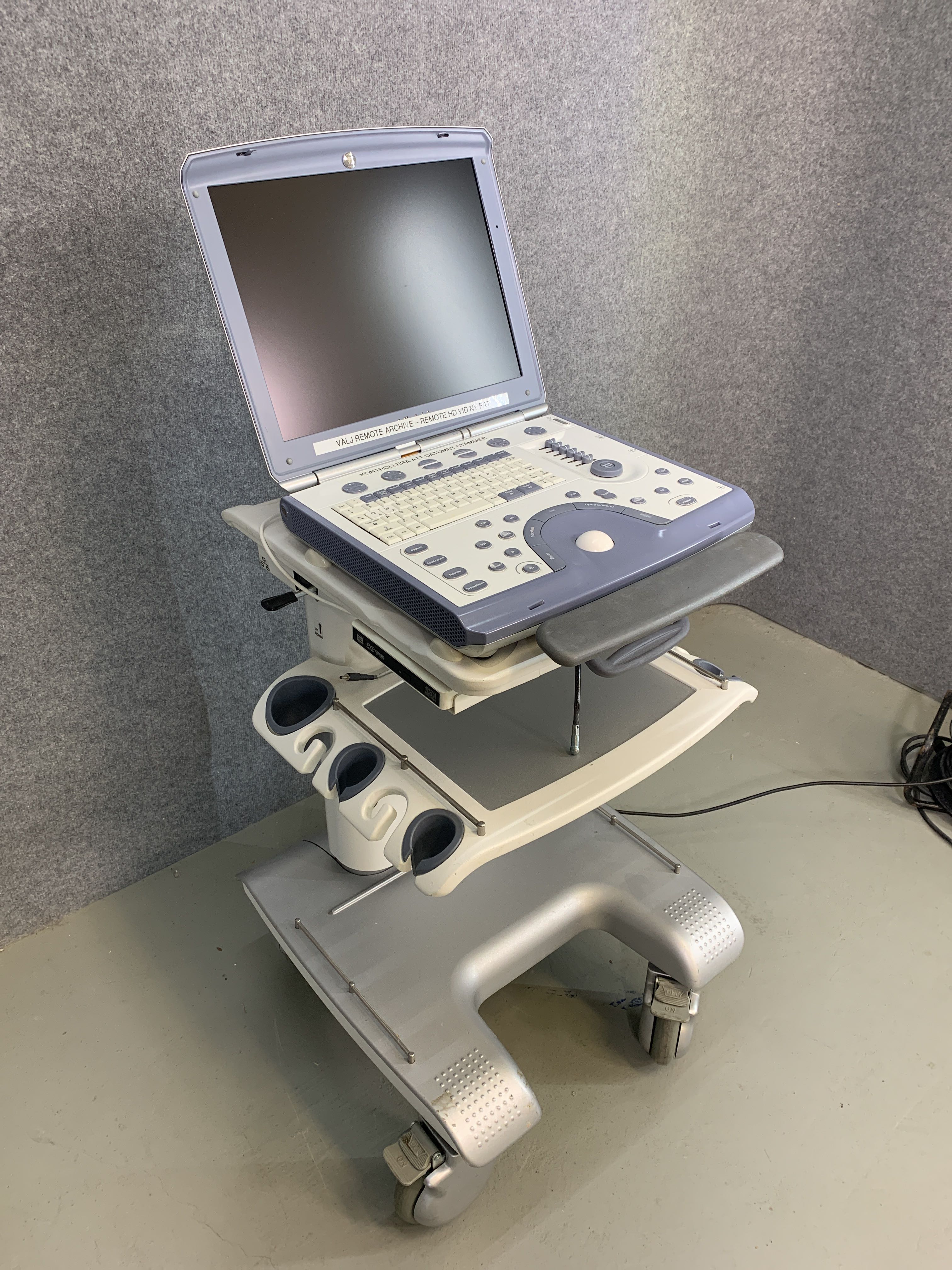 Ultrasound machine GE Healthtec Vivid in Defective screen - PS Auction ...