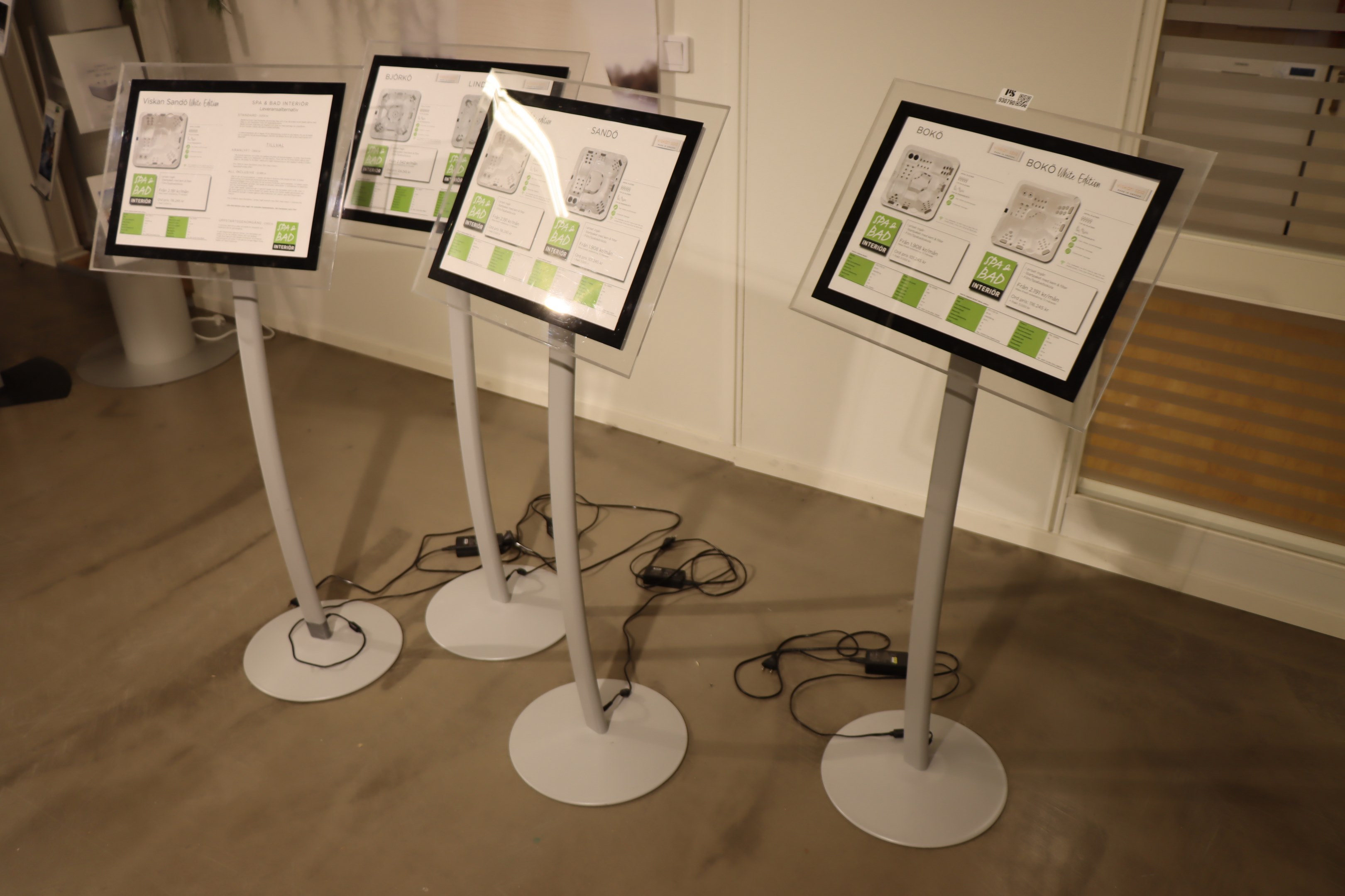 4 display displays with lighting - PS Auction - We value the future ...