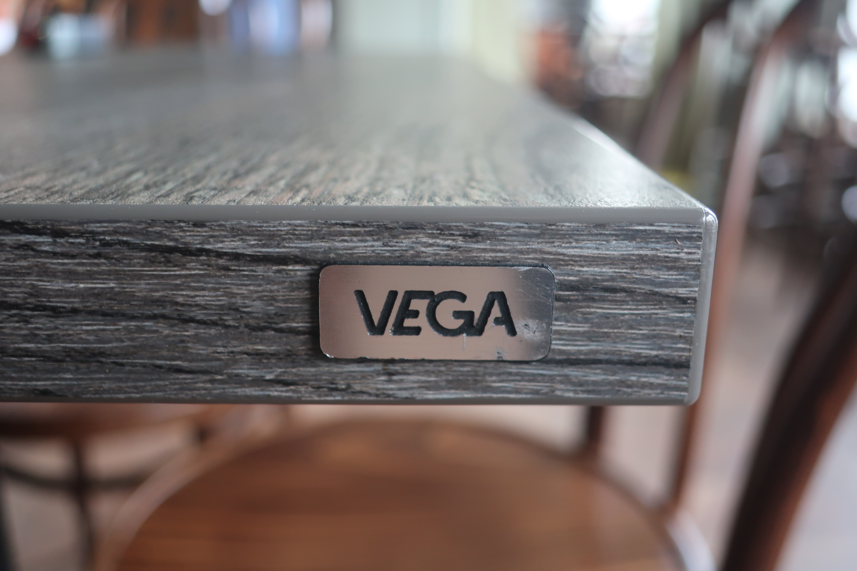 5 restaurant tables, VEGA, 2 different sizes - PS Auction - We value ...