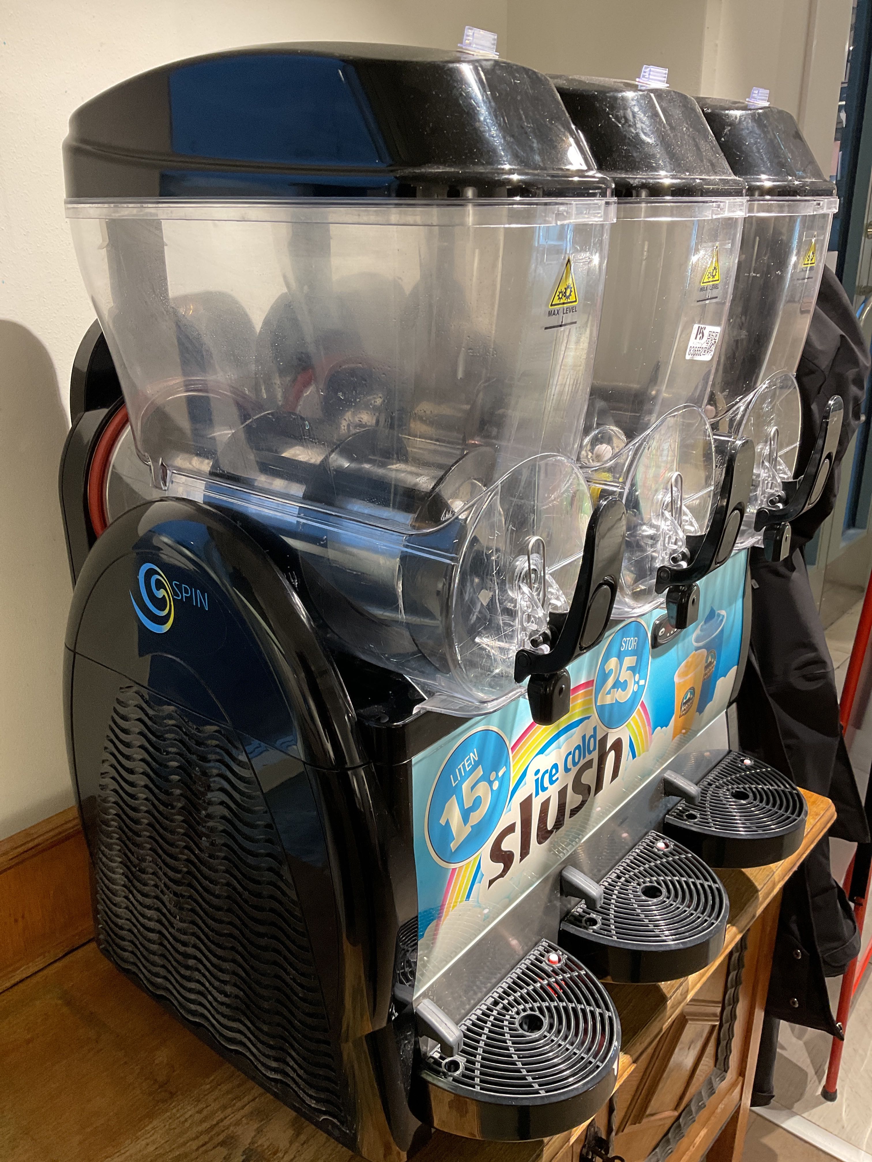 Slushmaskin med 3 smaker - Auktioner online - Nätauktioner ...