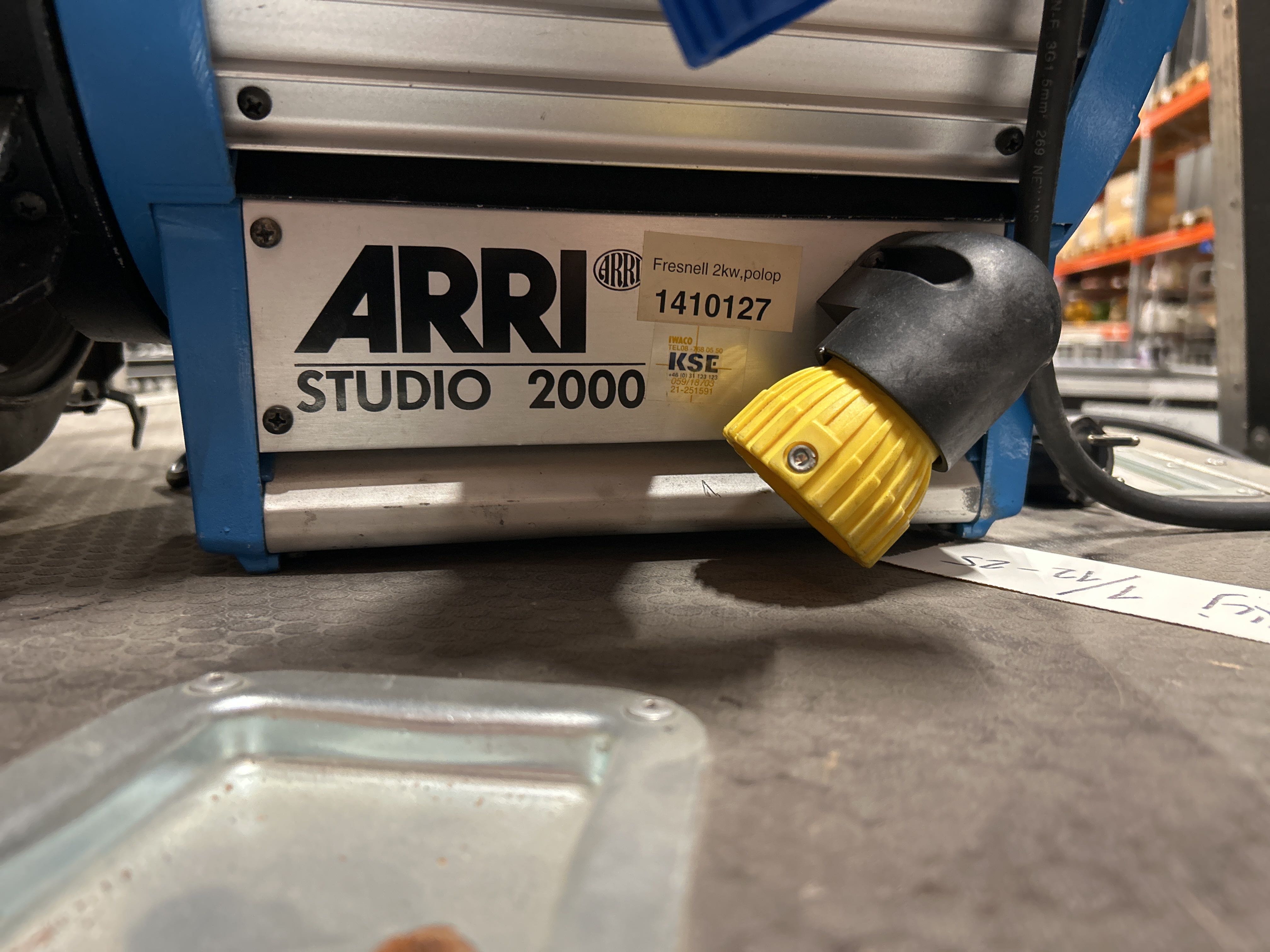 Stage fixtures 4 pcs with brackets in case - Arri Studio 2000 - PS ...