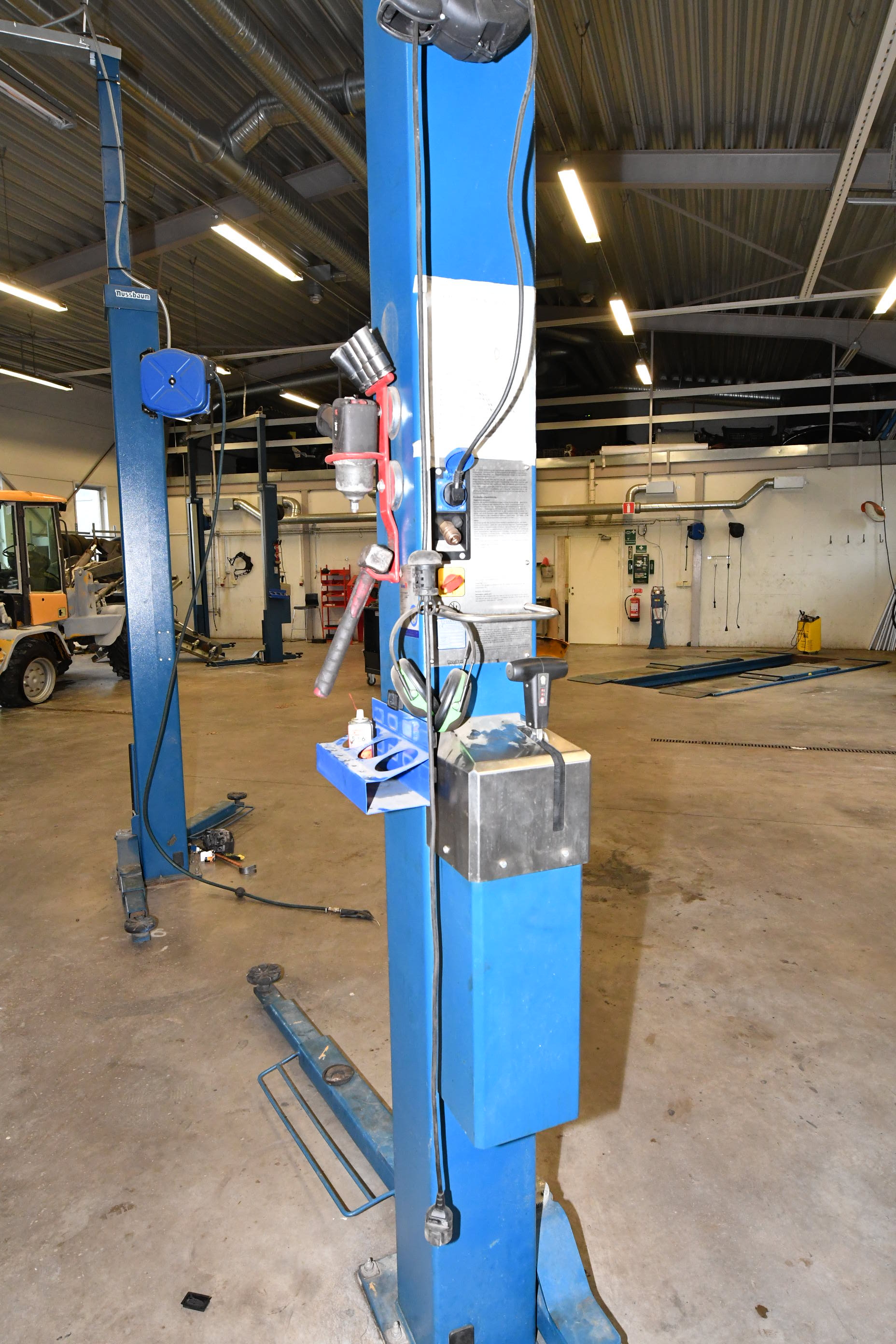 2-pillar lift NUSSBAUM - PS Auction - We value the future - Largest in ...