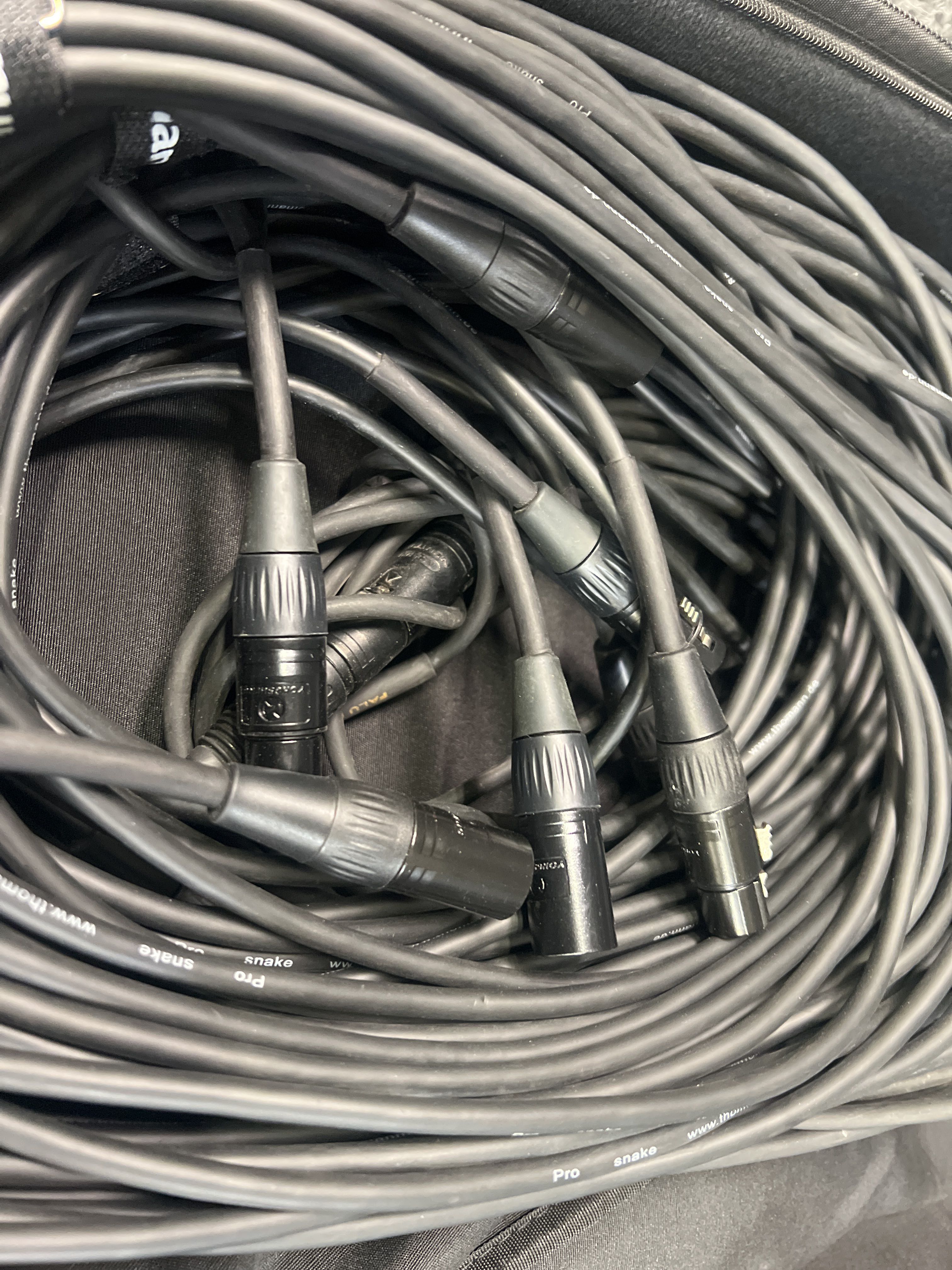 Multikabel med scenlåda - Auktioner online - Nätauktioner ...