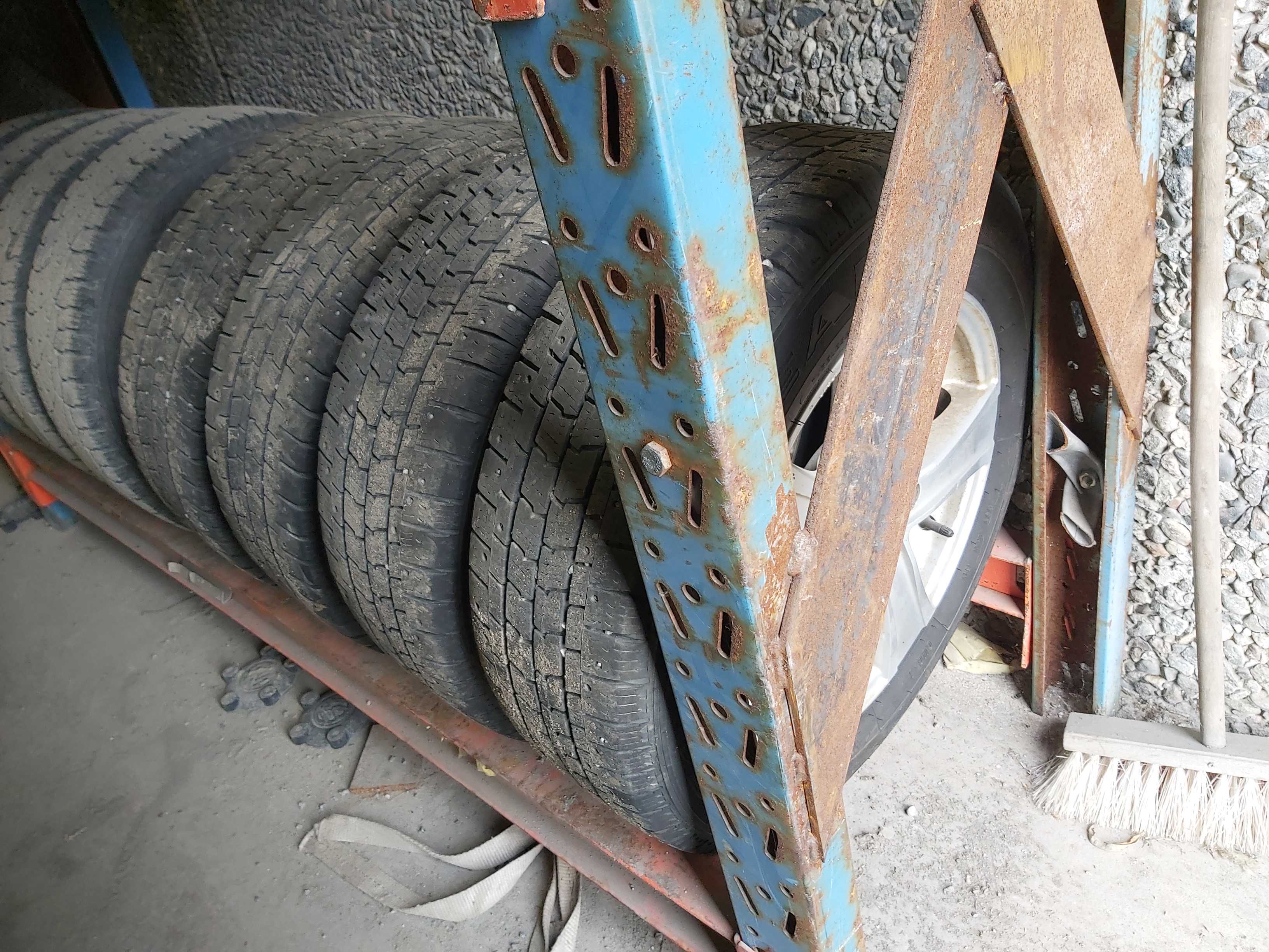 Tire storage with scaffolding for tires - PS Auction - We value the ...