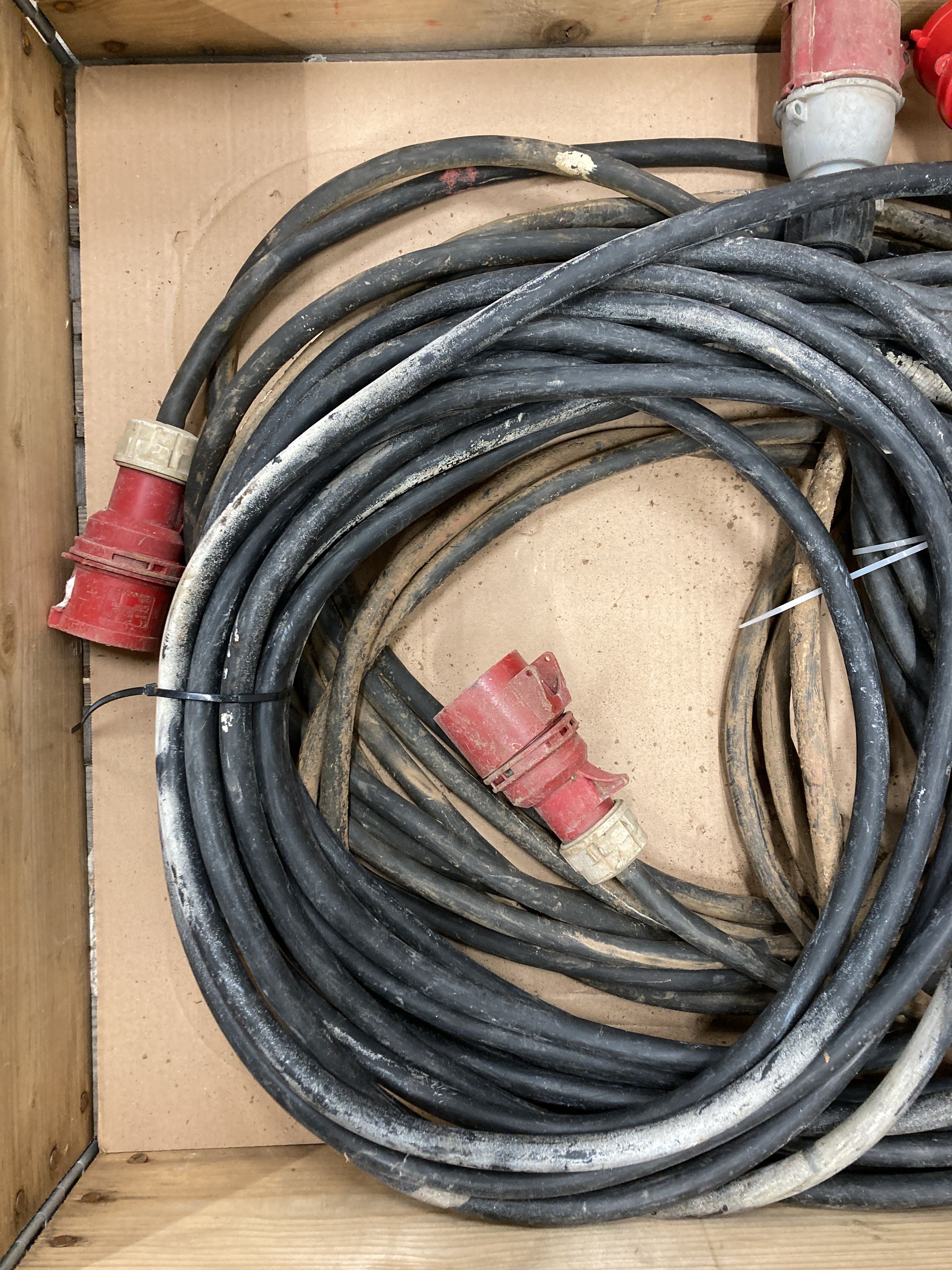 4 st motorkablar 5G6 32A i olika längder - Auktioner online - Nätauktioner & Konkursauktioner ...