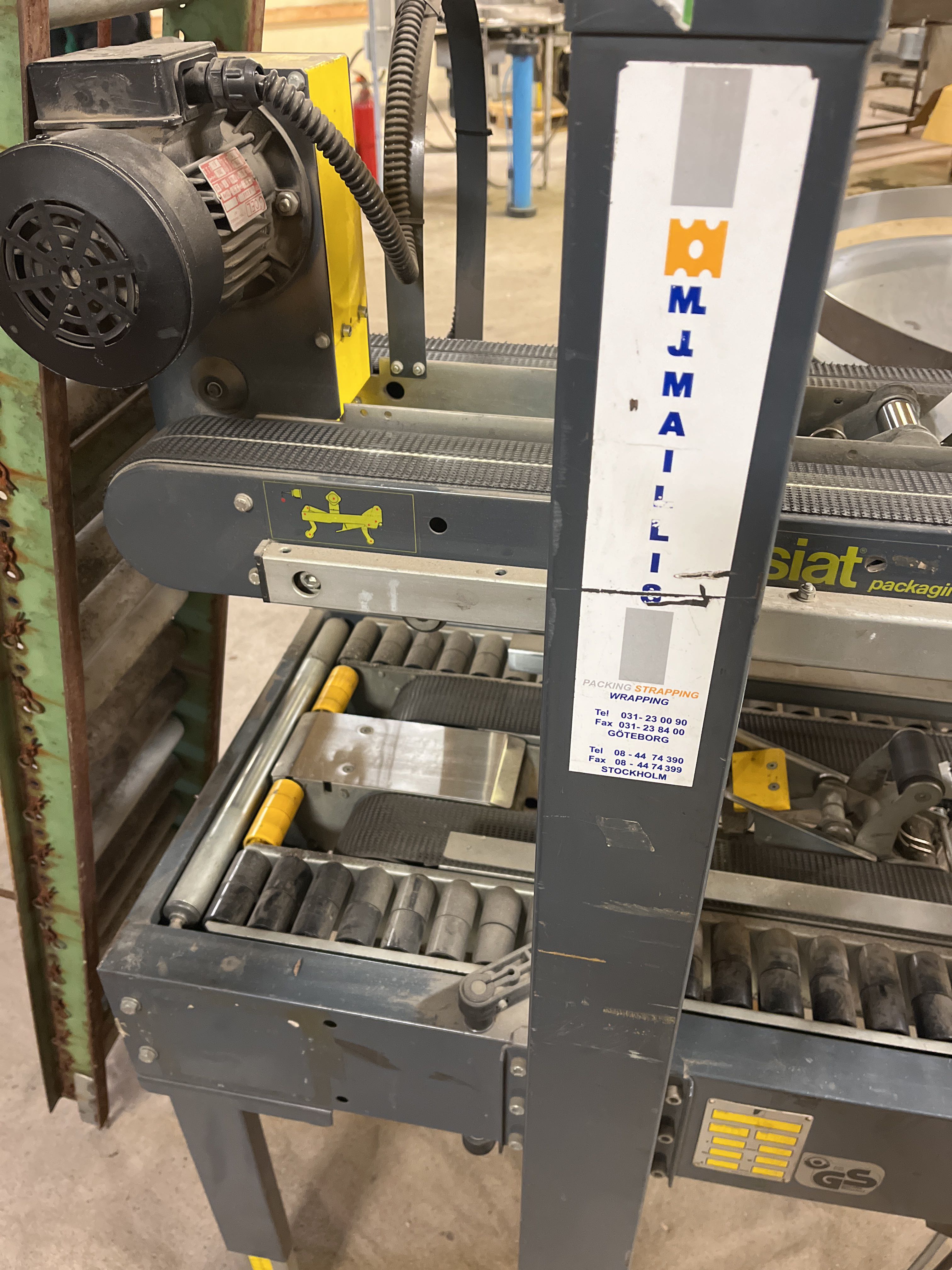 Filling line for liquids - 2 machines with collection tables - PS ...