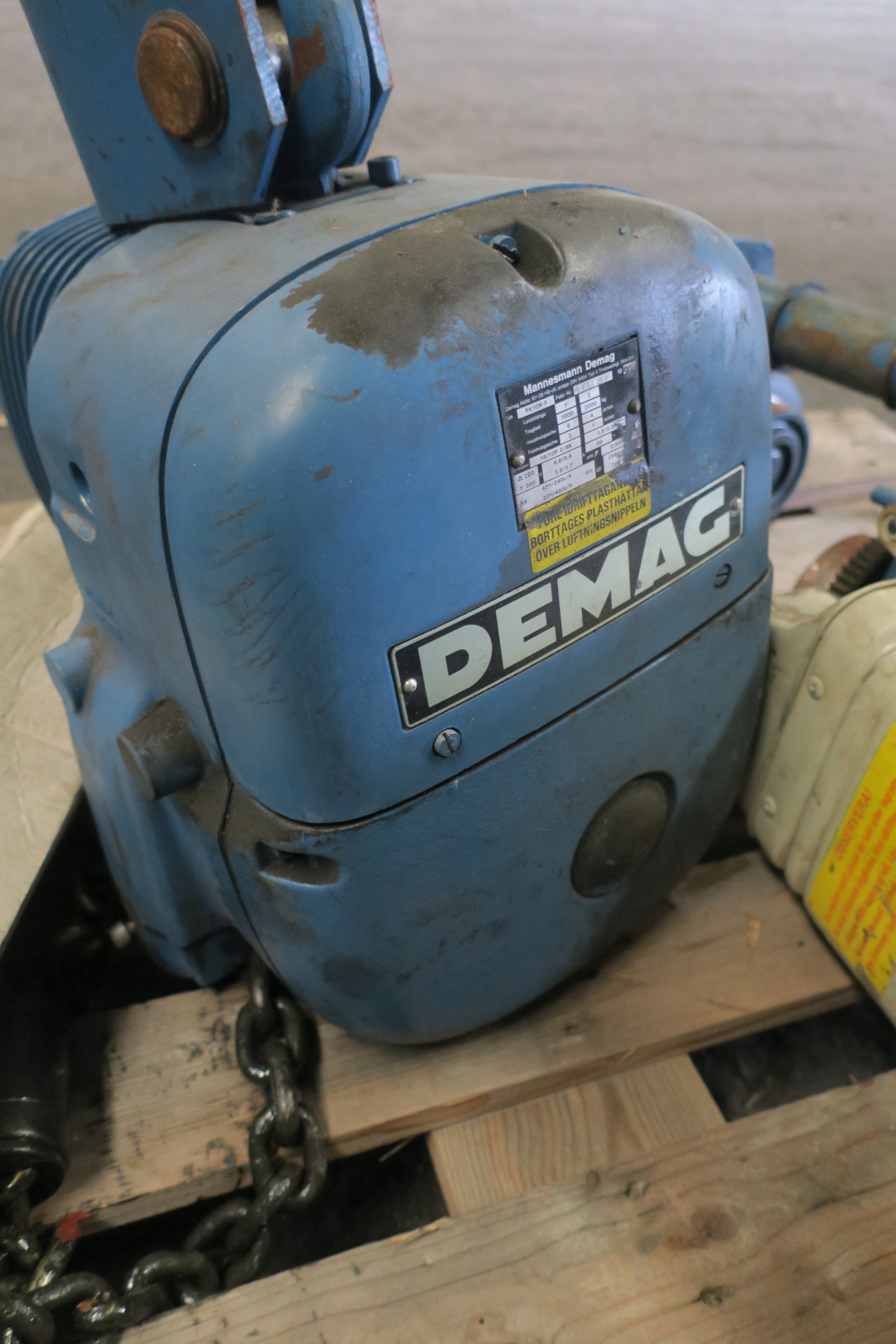Chain springs Demag PK10N-F 2000 kg - PS Auction - We value the future ...