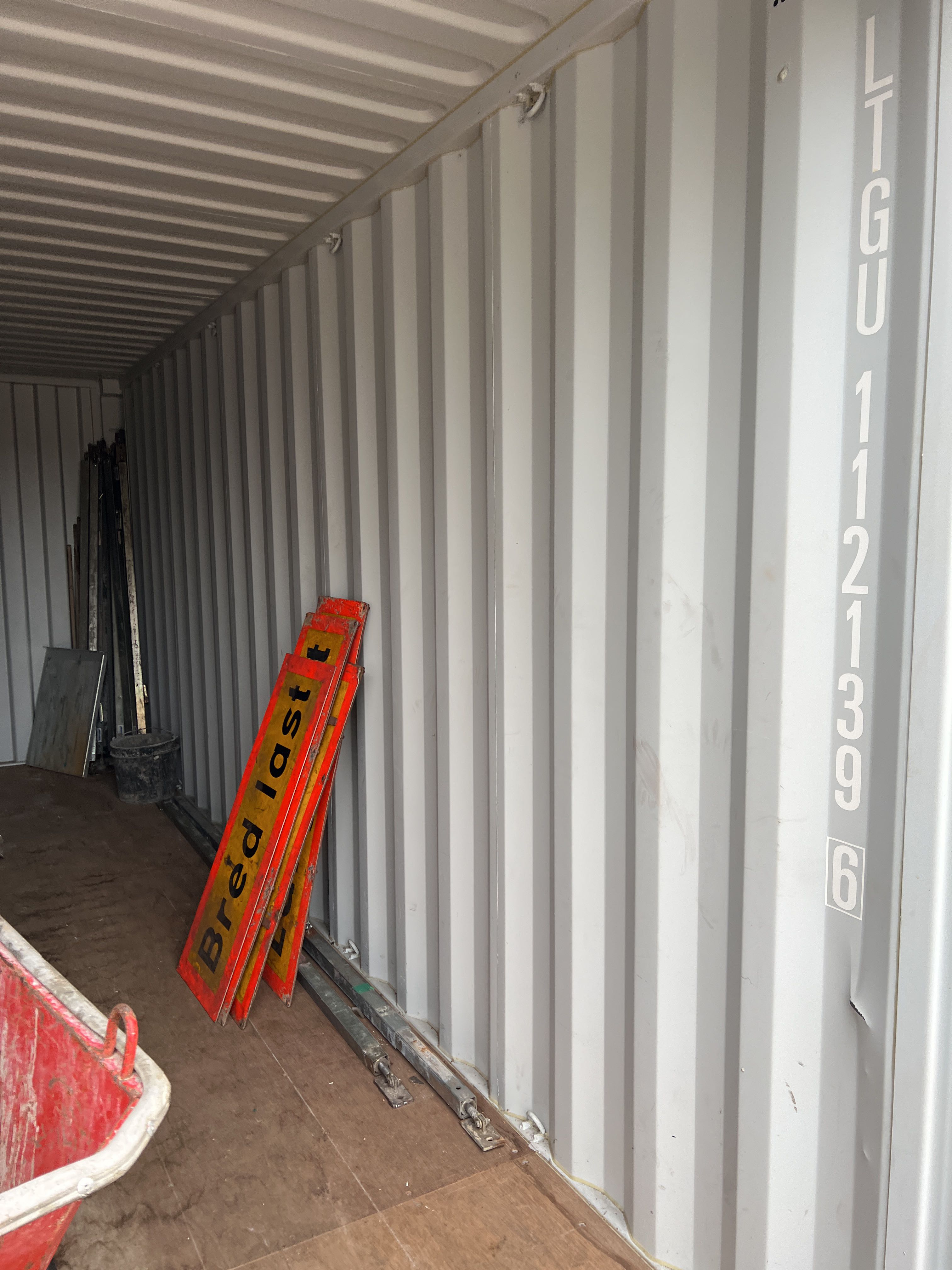 20-foot container with various contents - PS Auction - We value the ...