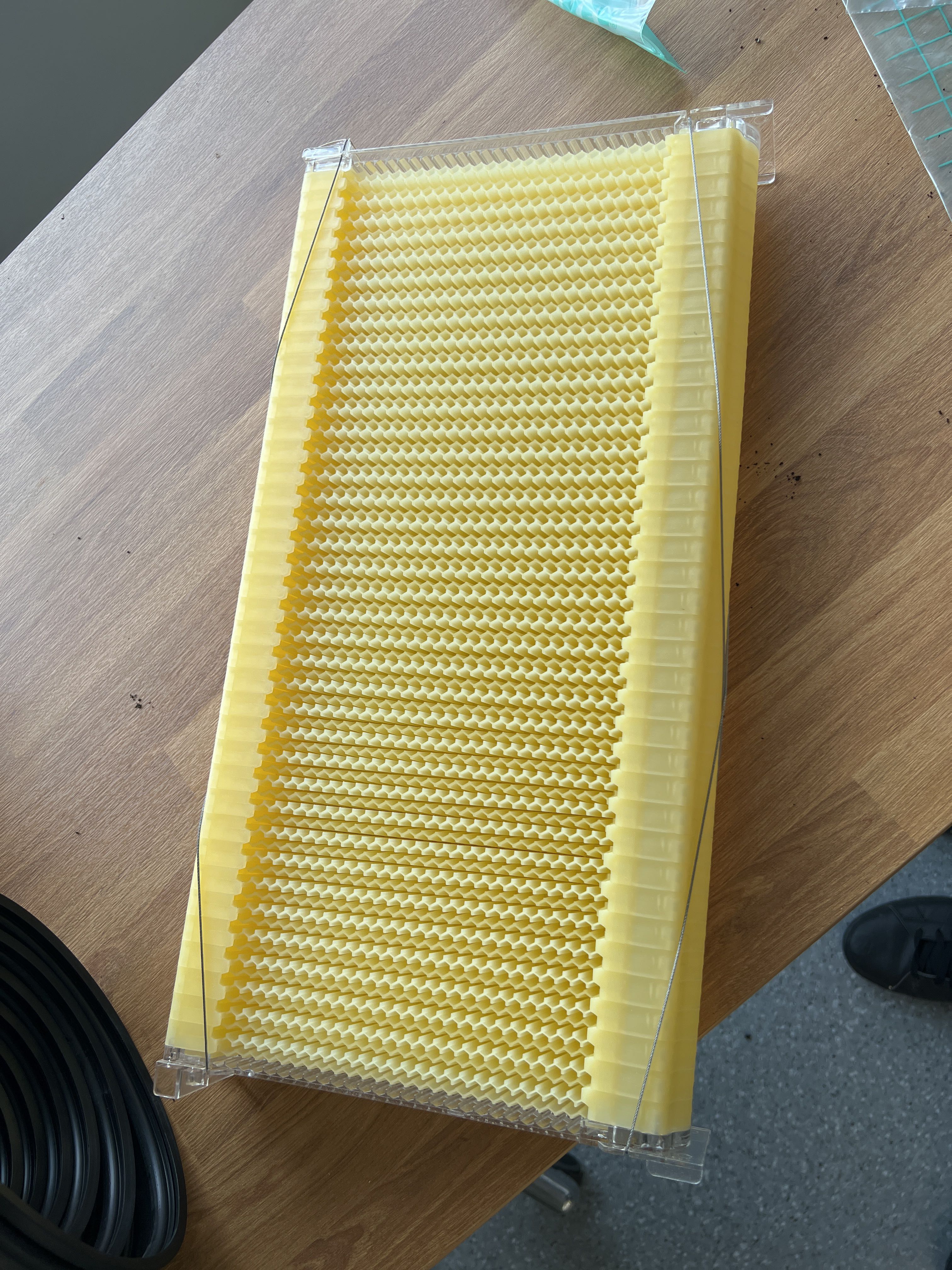 Desk, growing trough and accessories - PS Auction - We value the future ...