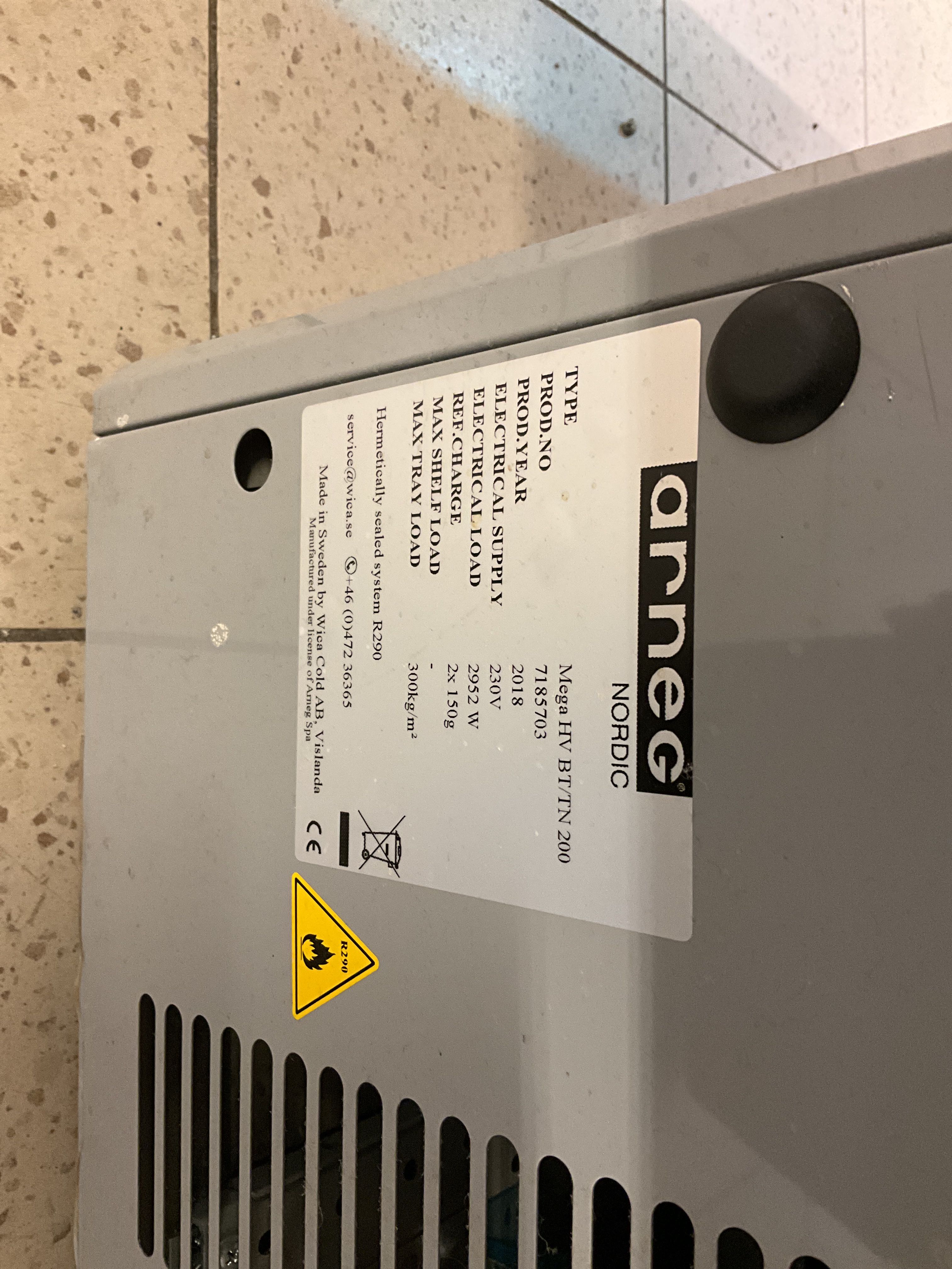 1 Arneg cooling gondola with its own compressor - PS Auction - We value ...