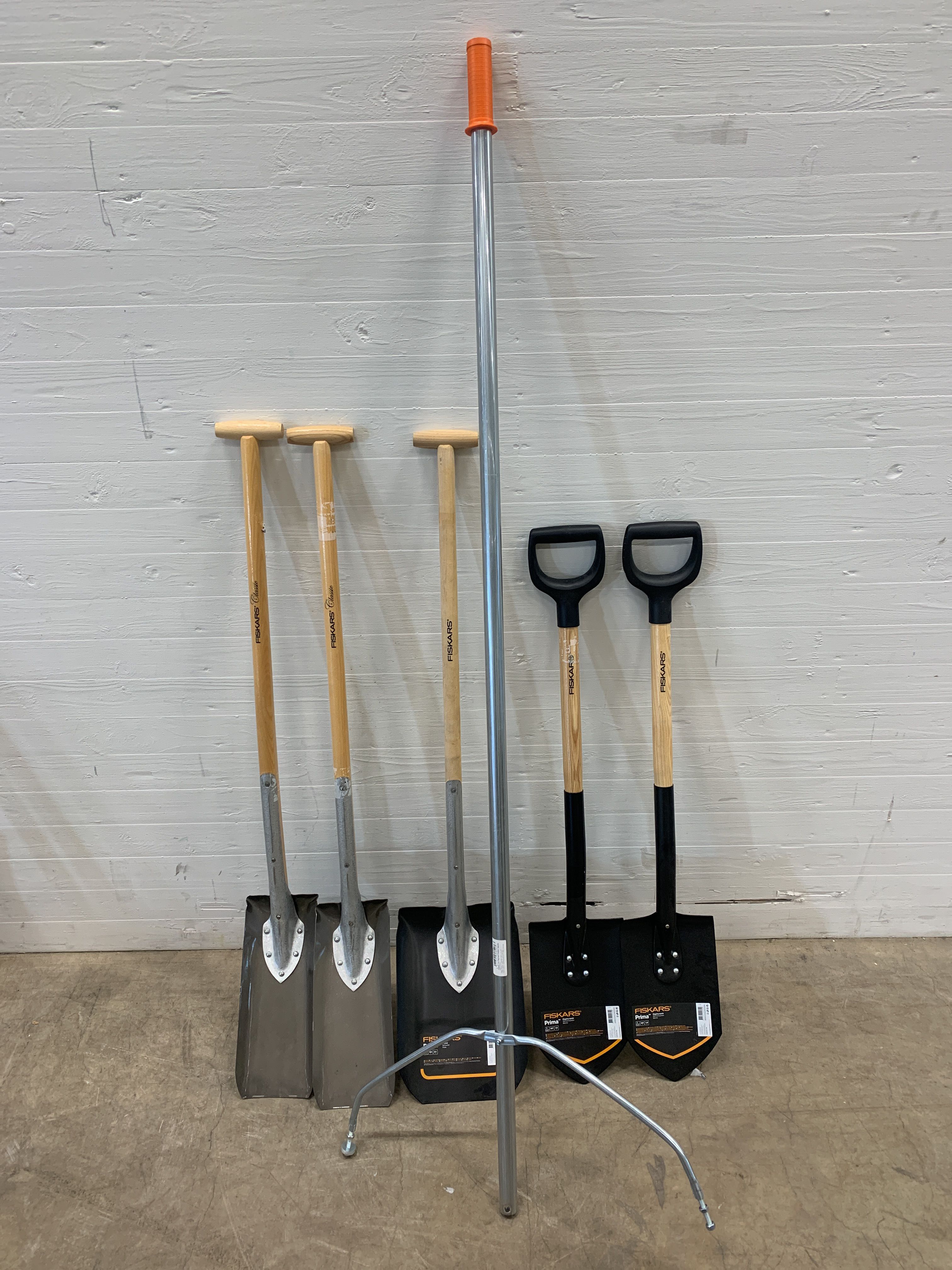 Sortiment med diverse spadar och skyfflar - Auktioner online ...