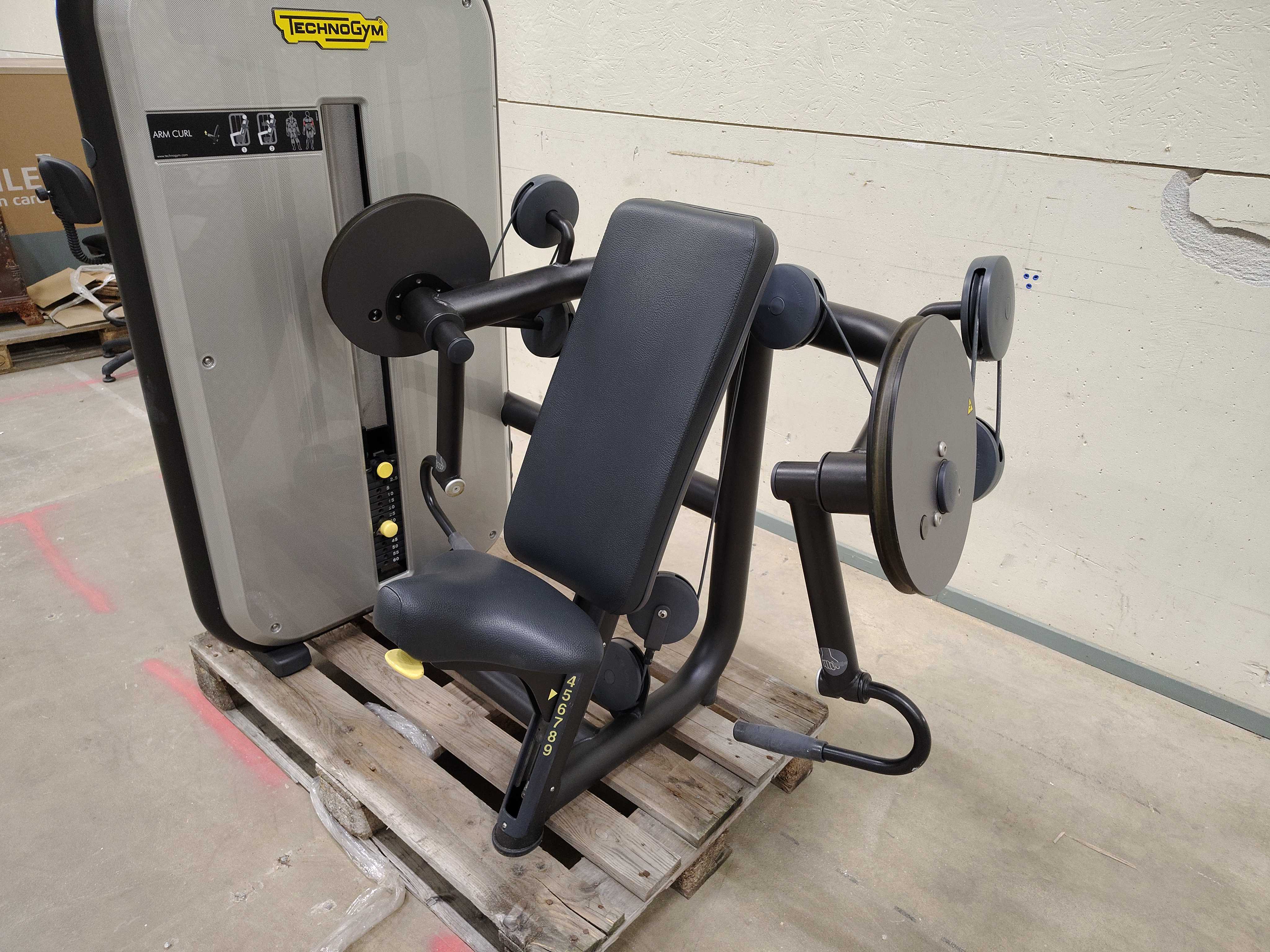 Biceps machine - Technogym Arm Curl, strength training machine - PS ...