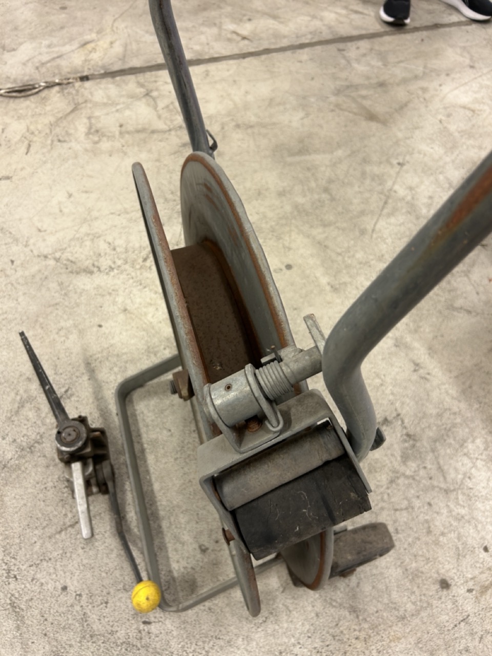 Manual strapping machine with stand - PS Auction - We value the future ...