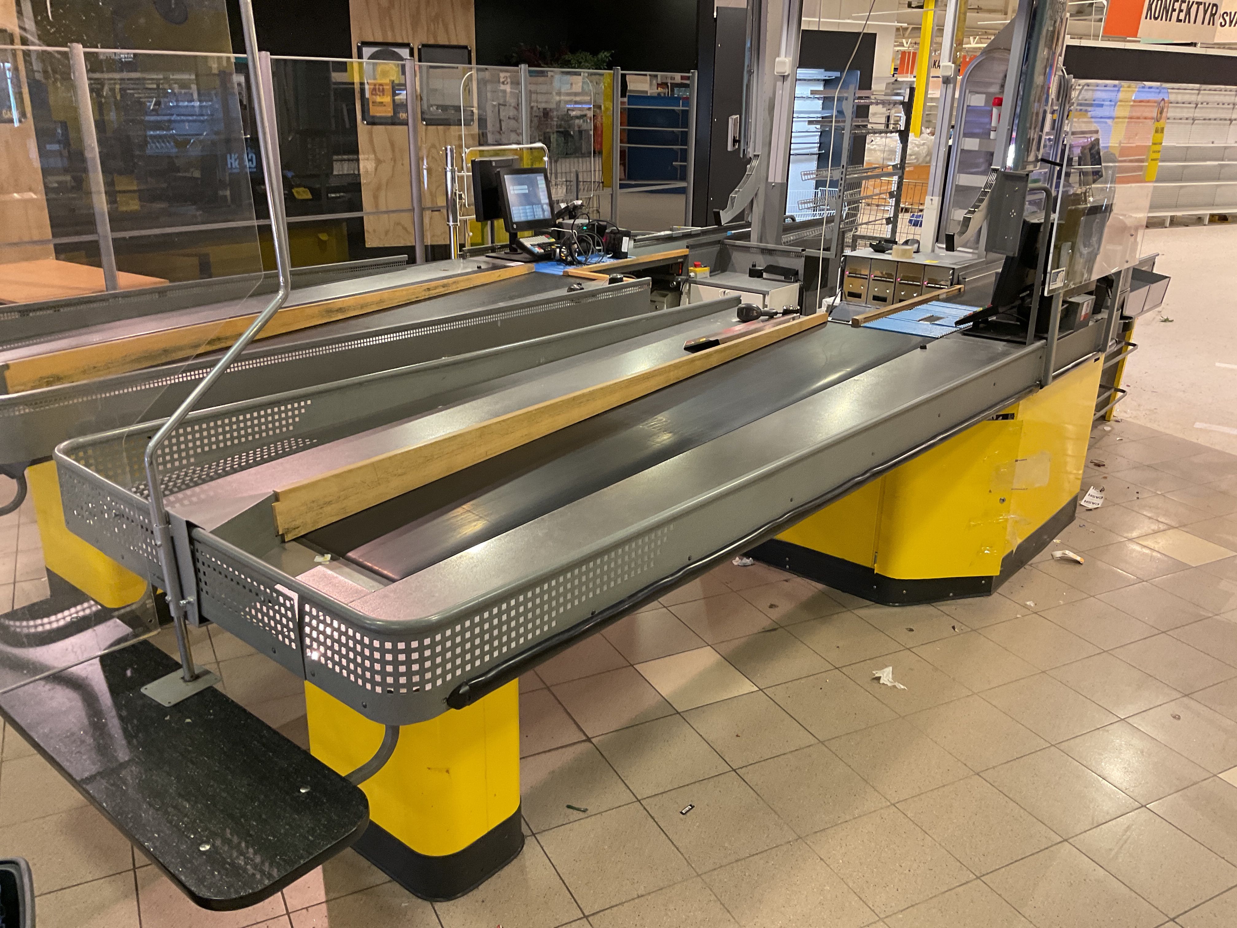 Cash desk with conveyor belt - PS Auction - We value the future ...