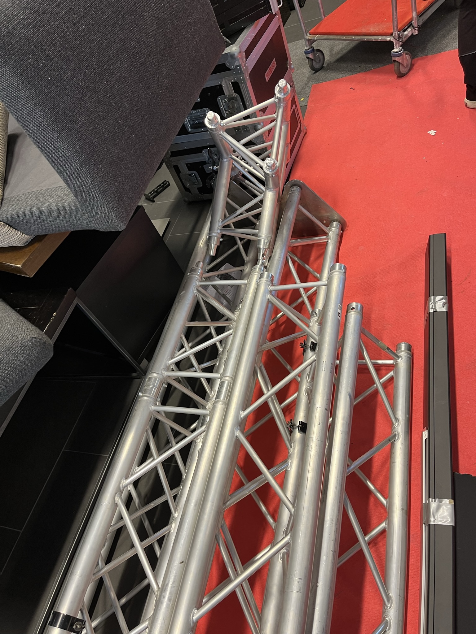 Truss x30D ihopsatt - Auktioner online - Nätauktioner ...