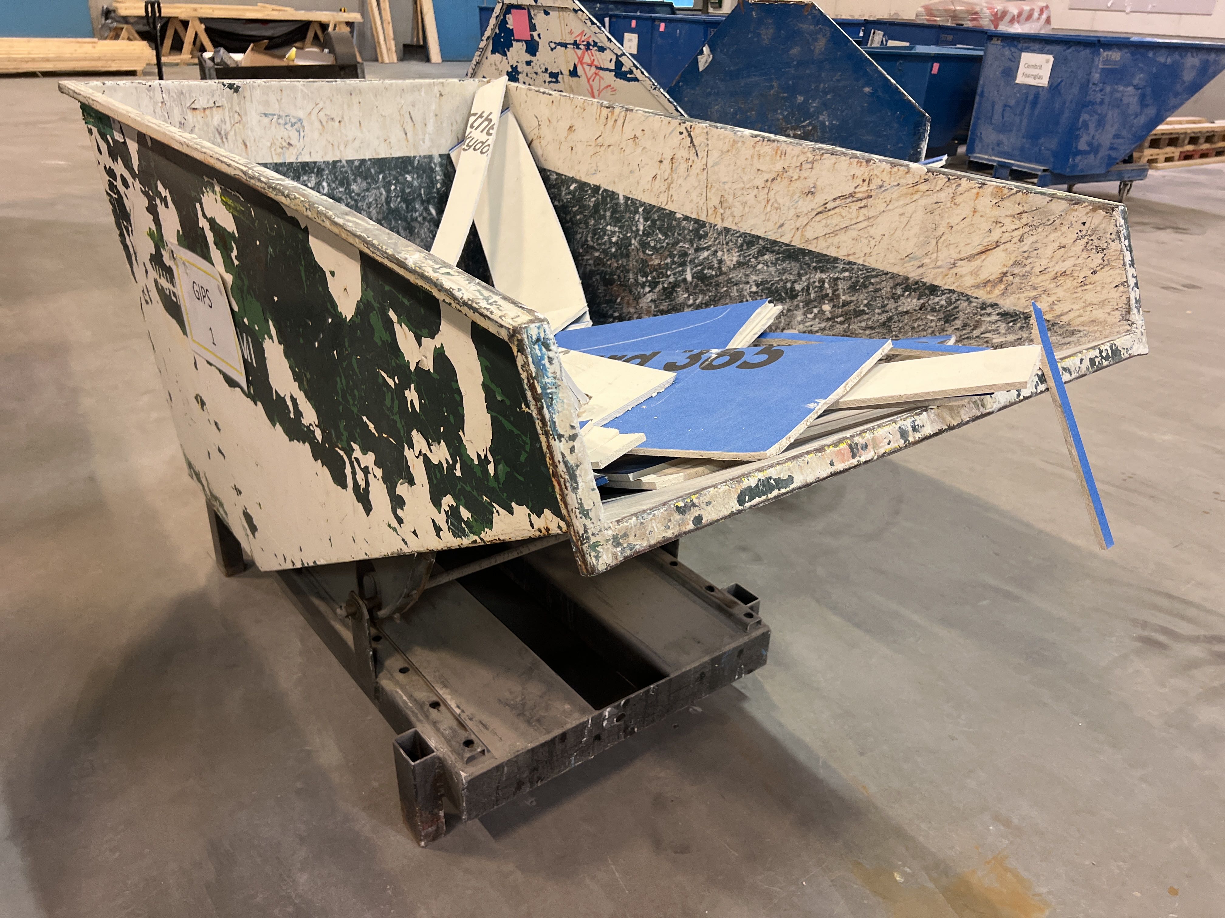 Waste container Tippable - PS Auction - We value the future - Largest ...