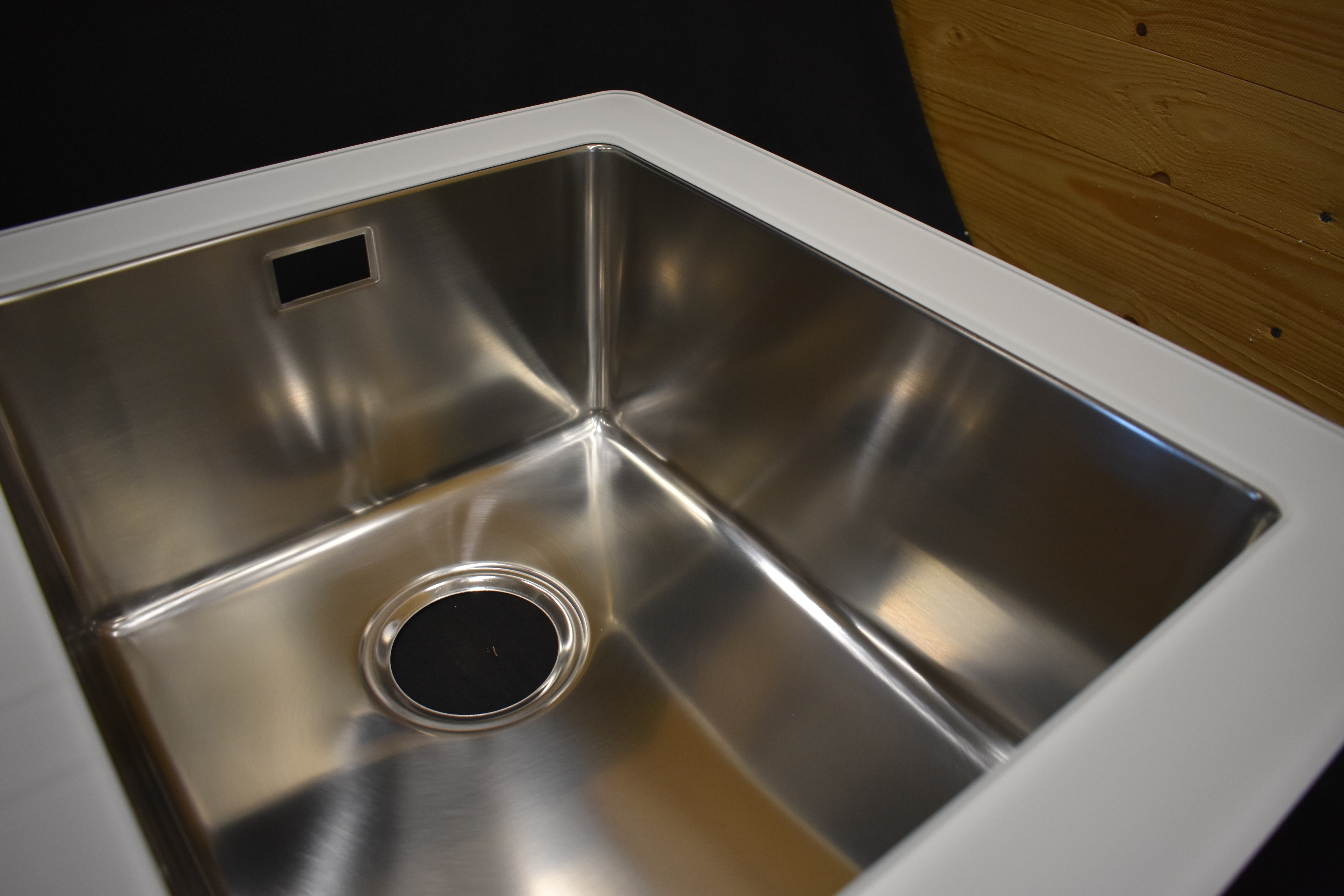 Rostfri vask med matt vitt glas 87 cm Smeg LMN1VBS - (Ny i kartong ...