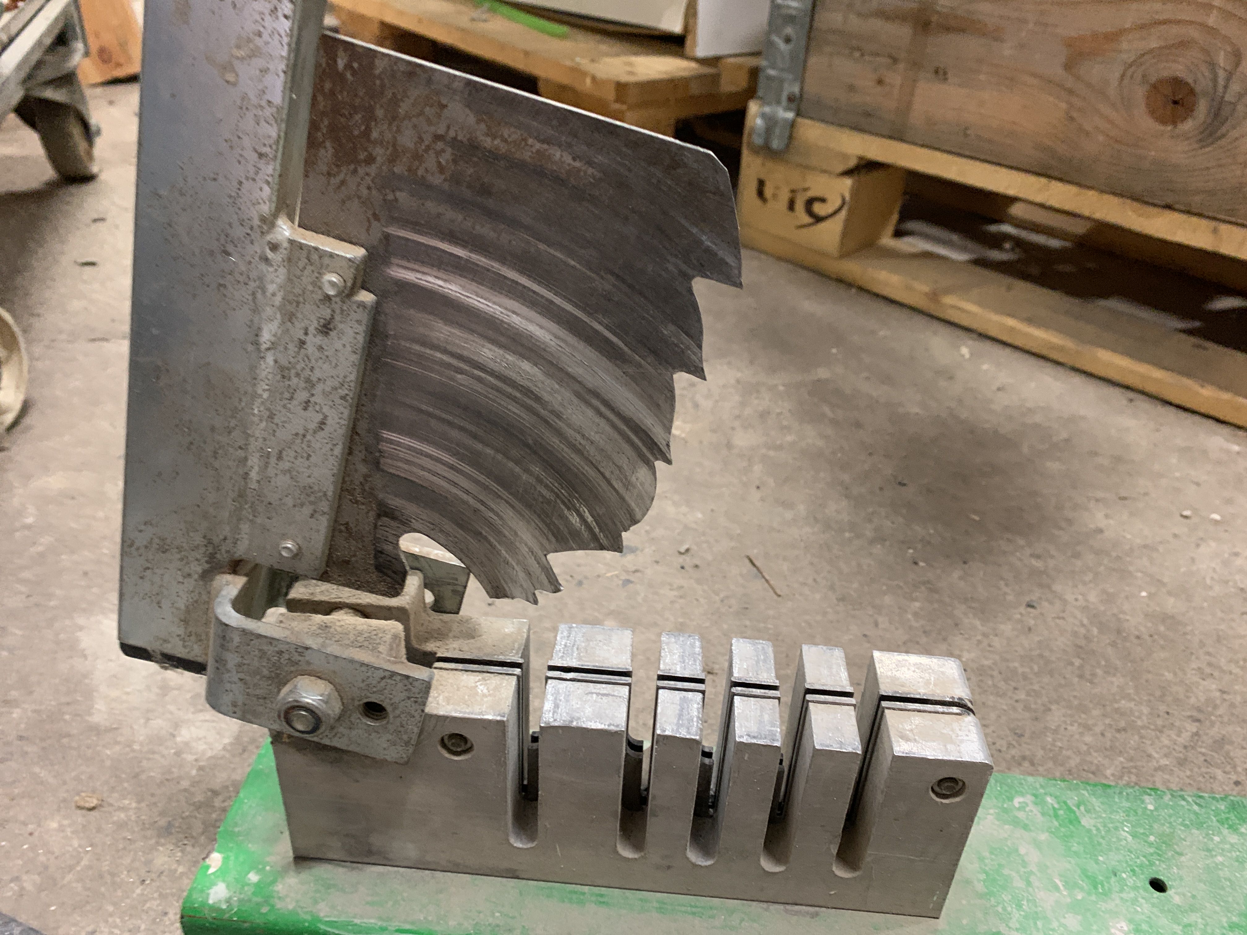 Profile scissors for steel studs - PS Auction - We value the future ...