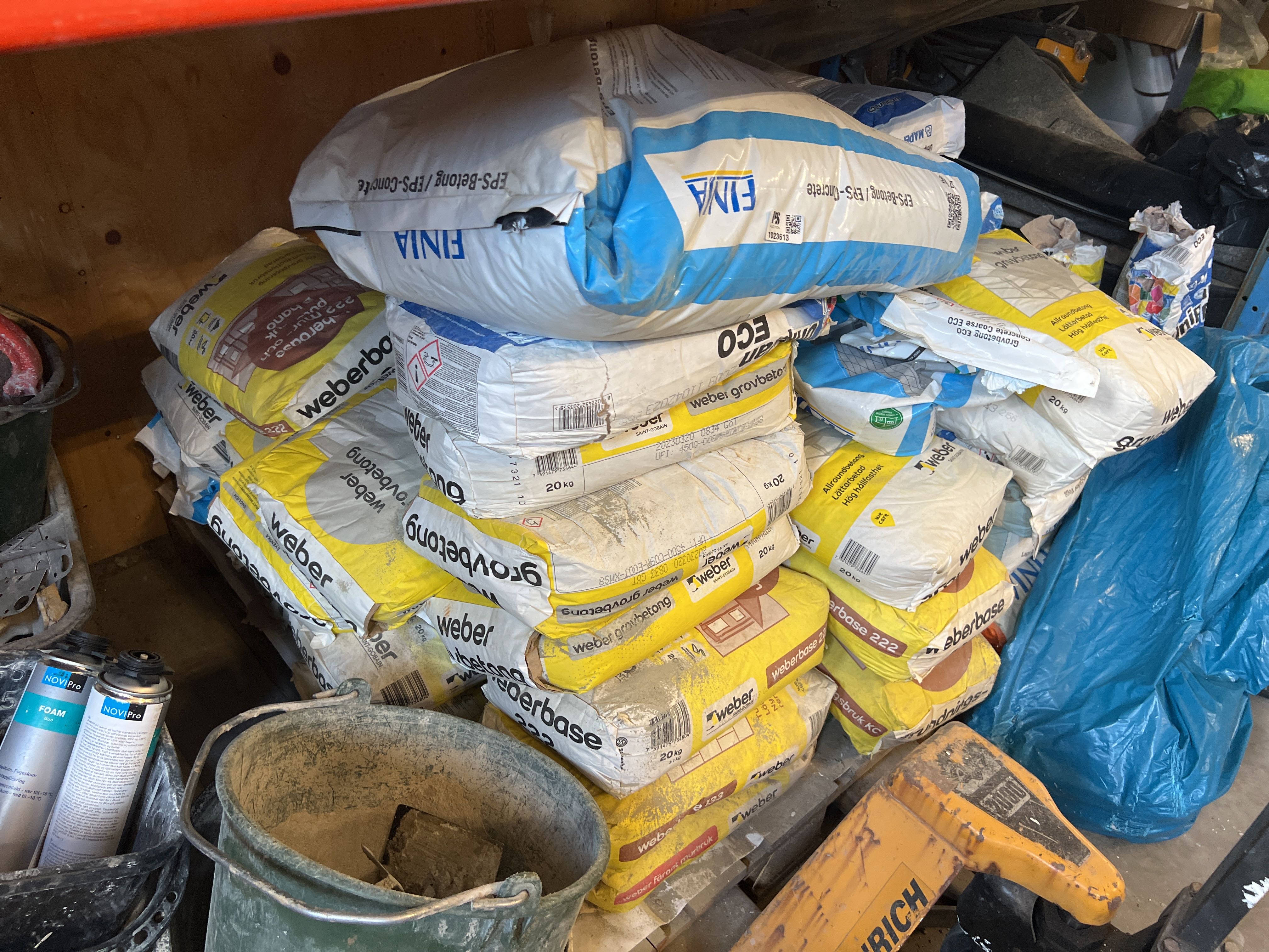 Betong och puts ca 4 pall - Auktioner online - Nätauktioner ...