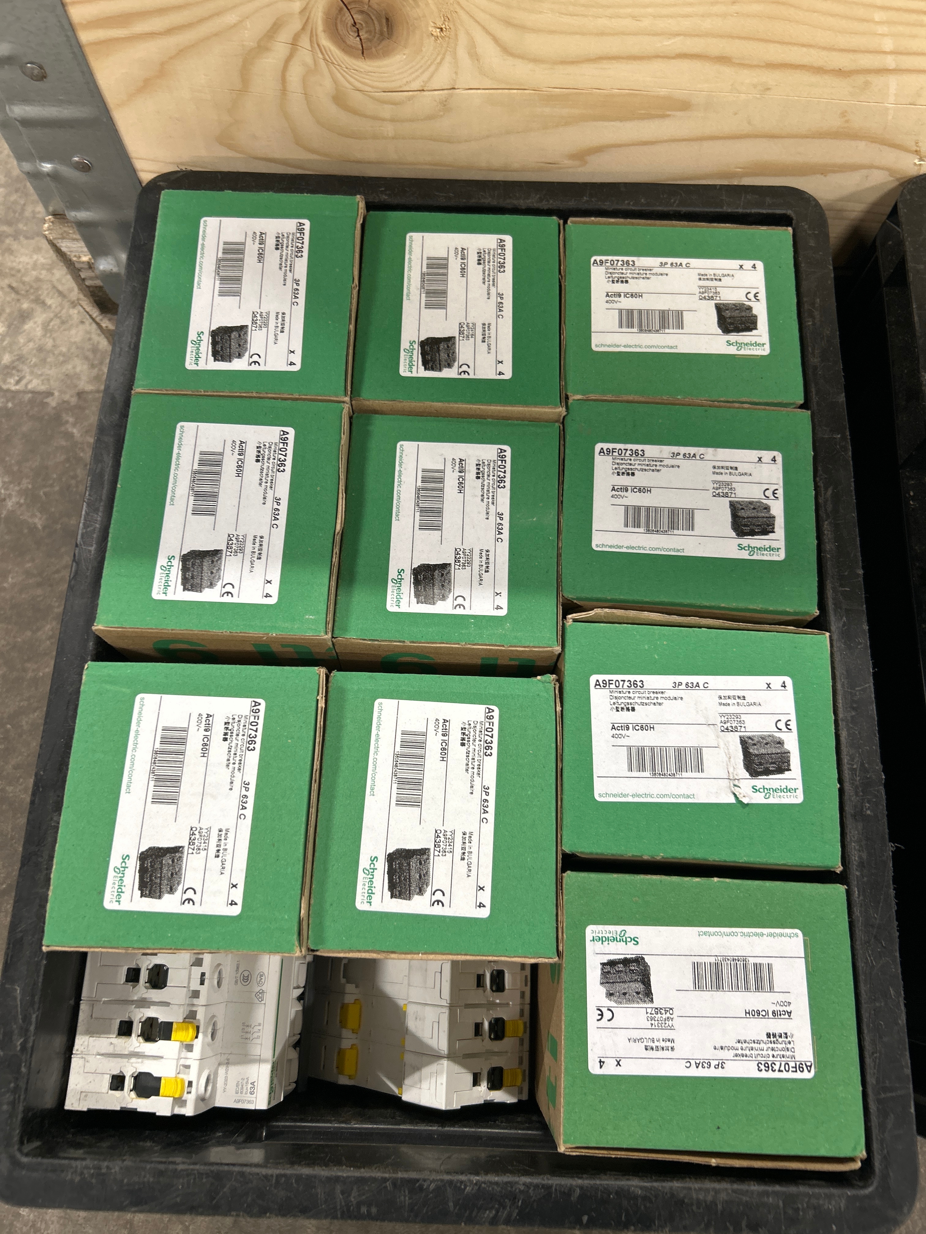 Pall med dvärgbrytare ca 55 st paket - Auktioner online - Nätauktioner ...