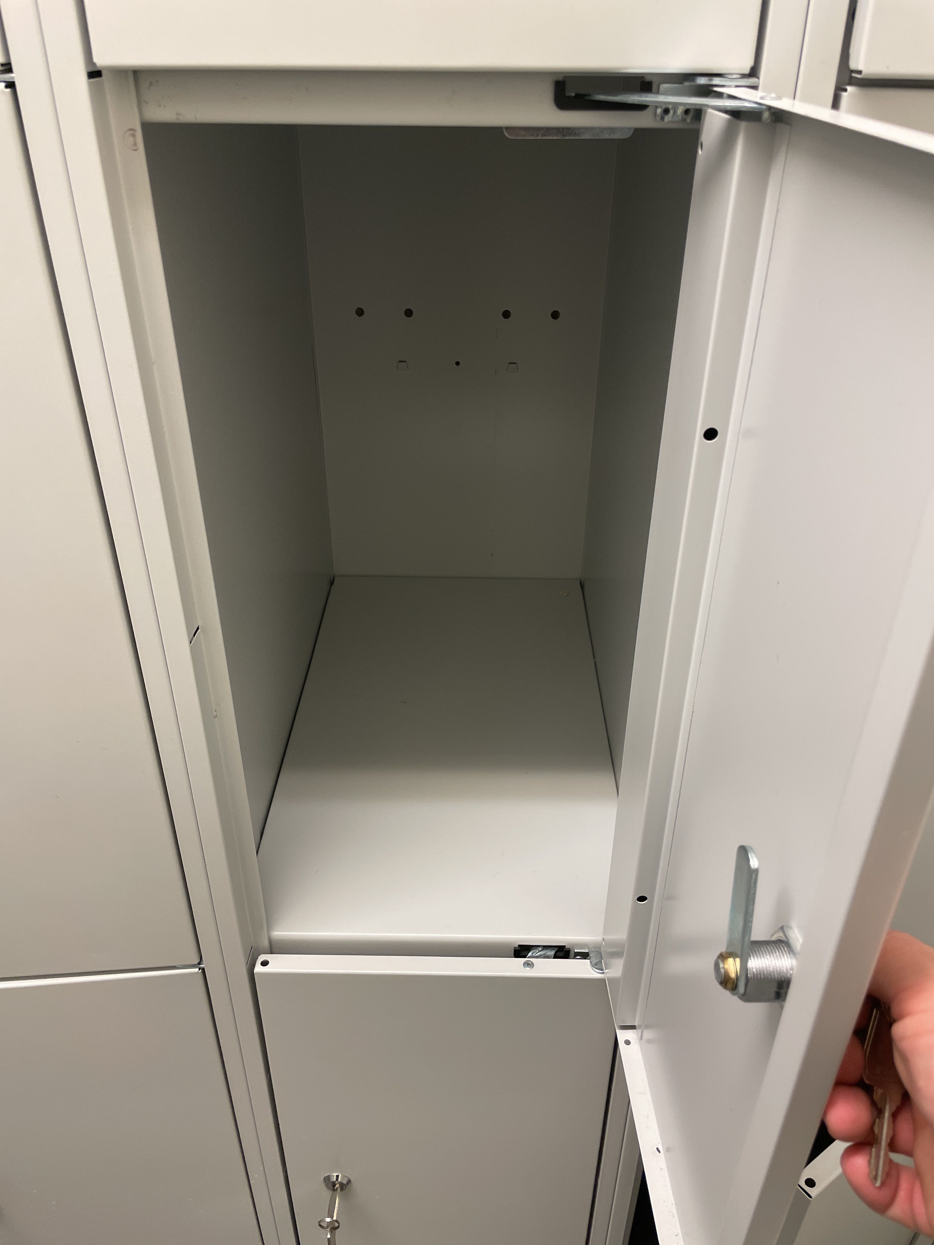 Staff locker with 9 lockers - PS Auction - We value the future ...