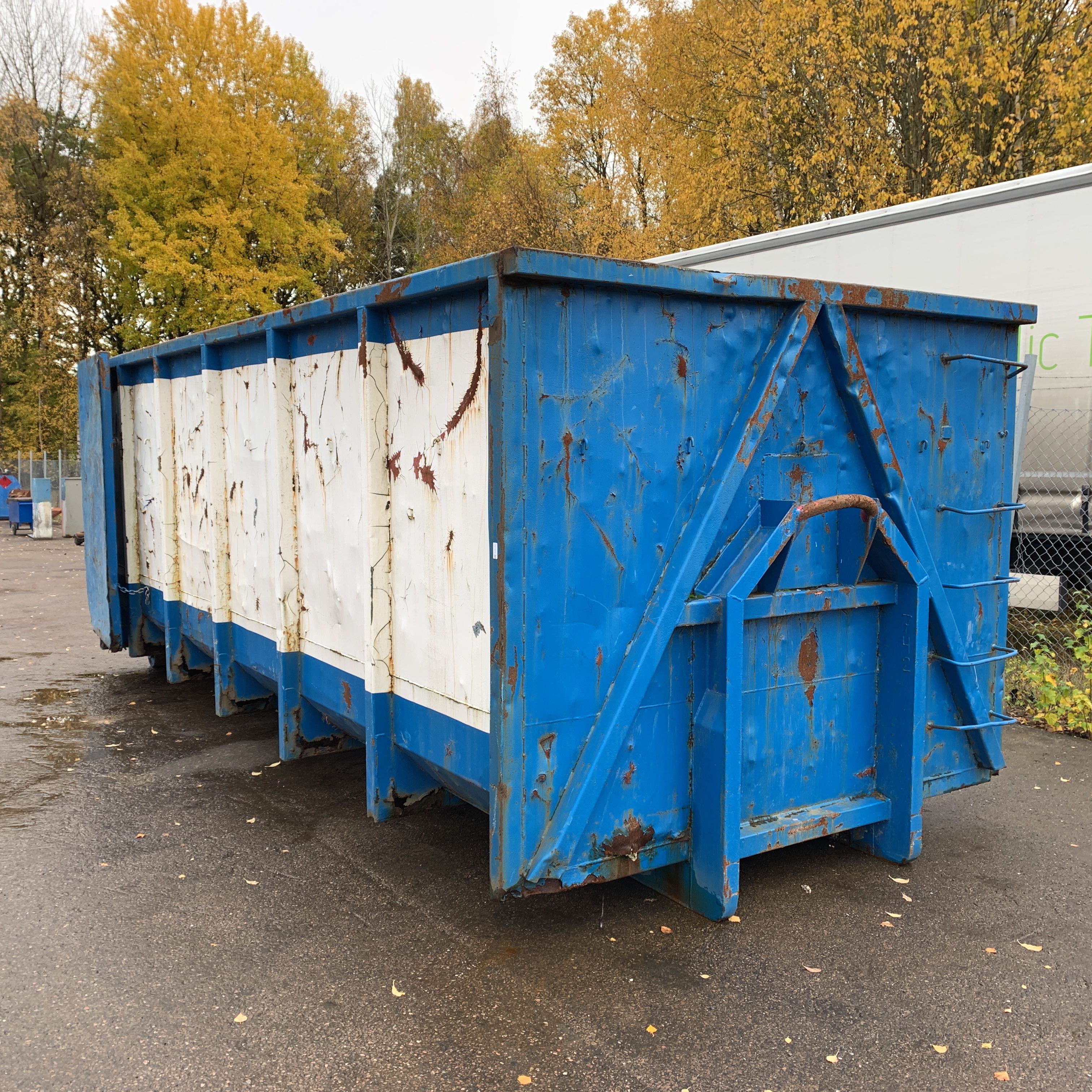 Avfallscontainer för lastväxlare - Auktioner online - Nätauktioner ...