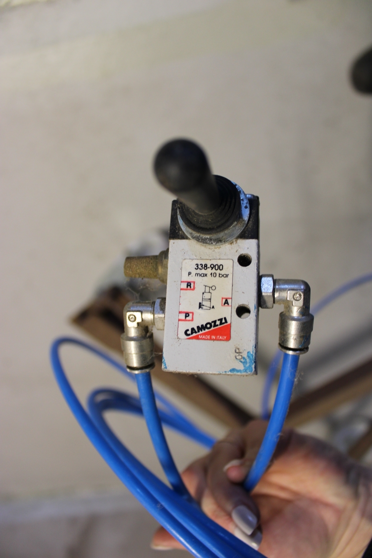 Disc lift with pneumatics, Camozzi - PS Auction - We value the future ...