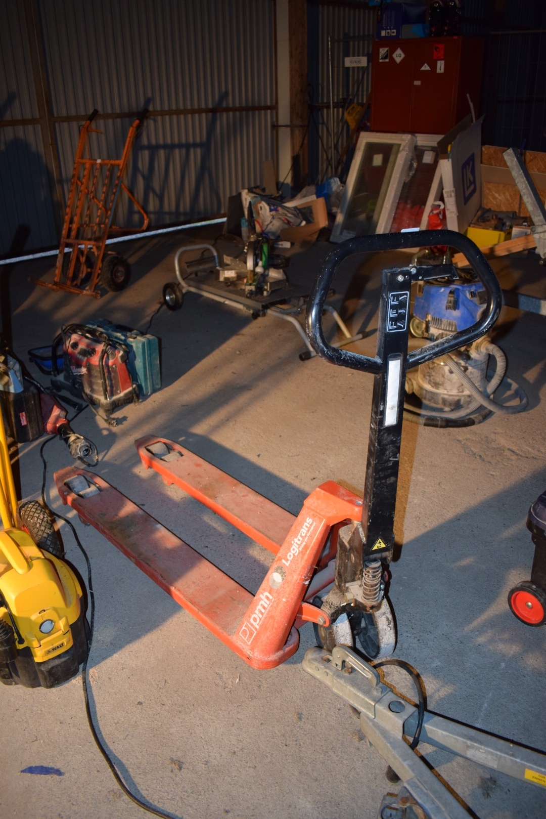 Pallet carrier Pmh Logitrans - PS Auction - We value the future ...