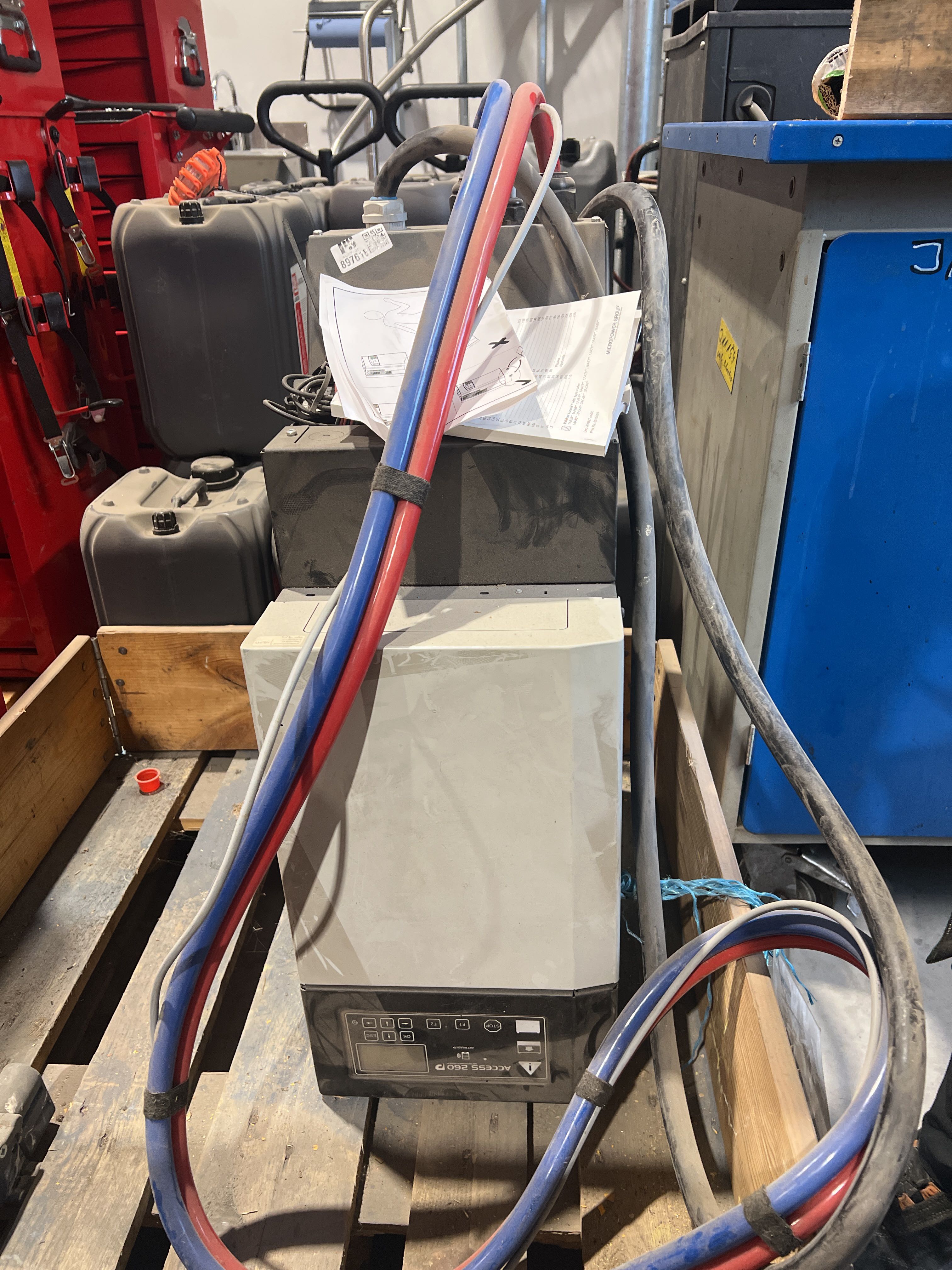 Access 260 truck batteriladdare - Auktioner online - Nätauktioner ...